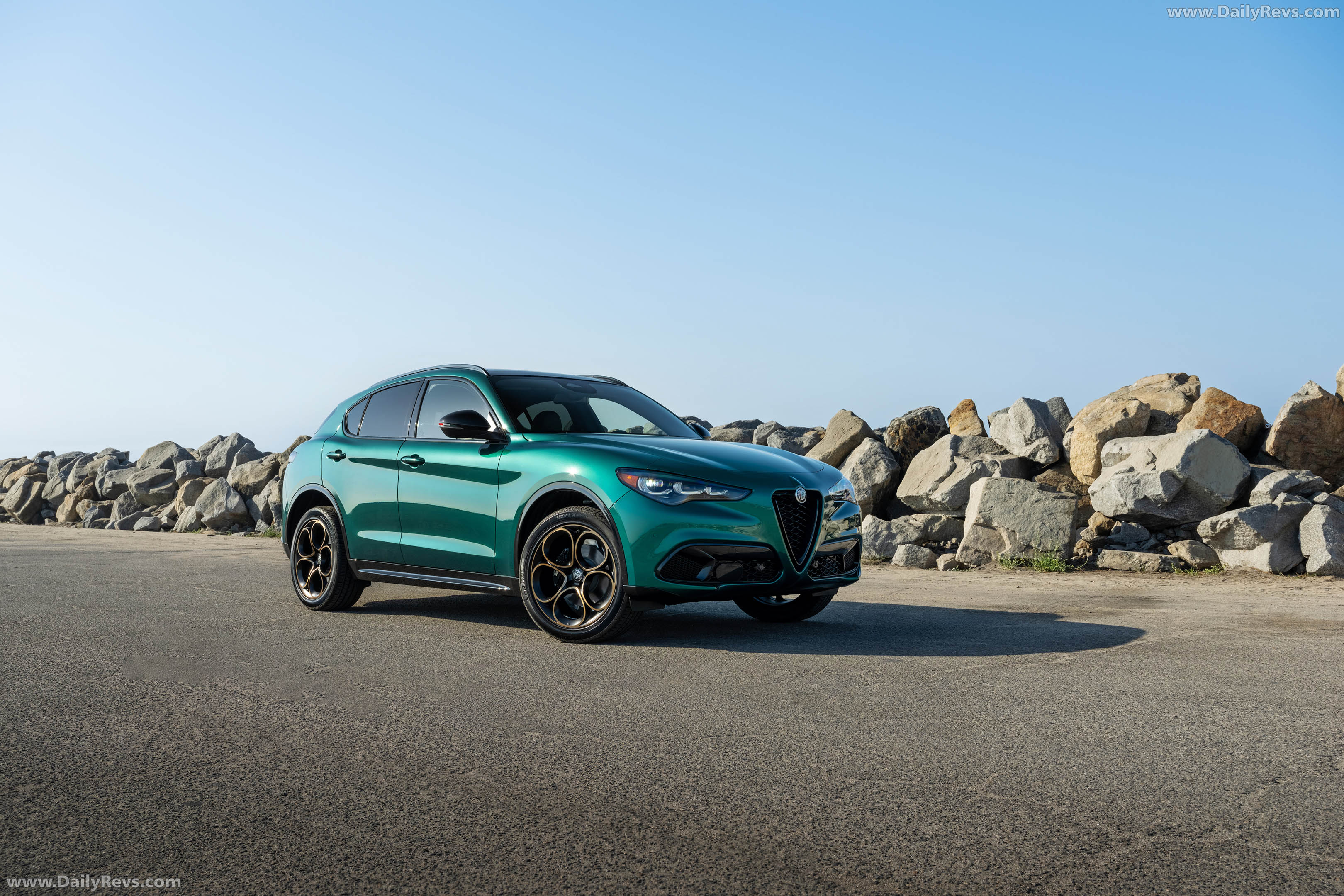 Alfa Romeo Stelvio Intensa - performance-focused approach in the luxury ...