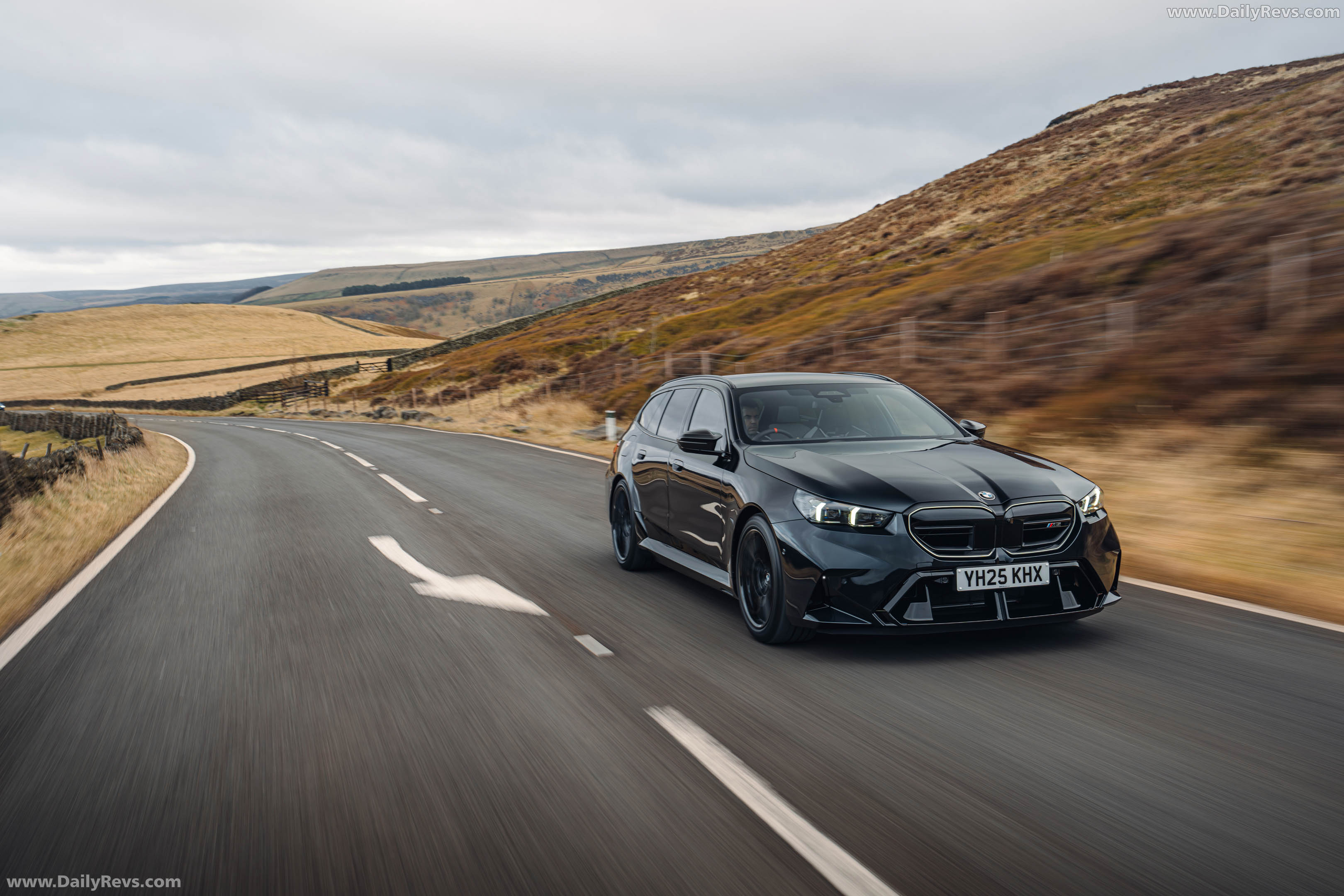 2025 BMW M5 Touring G99 UK Version Arrives - DailyRevs