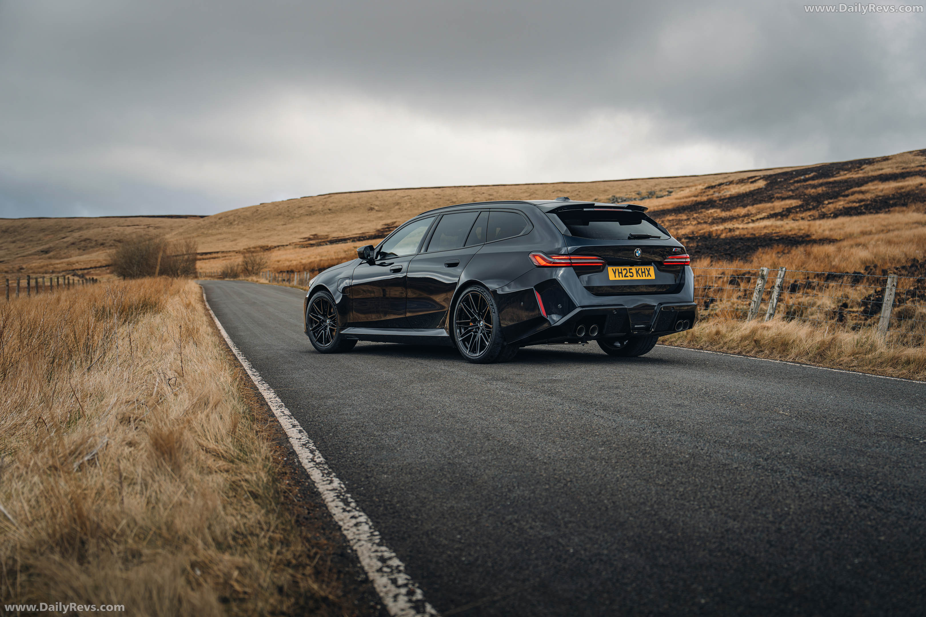 2025 BMW M5 Touring G99 UK Version Arrives - DailyRevs