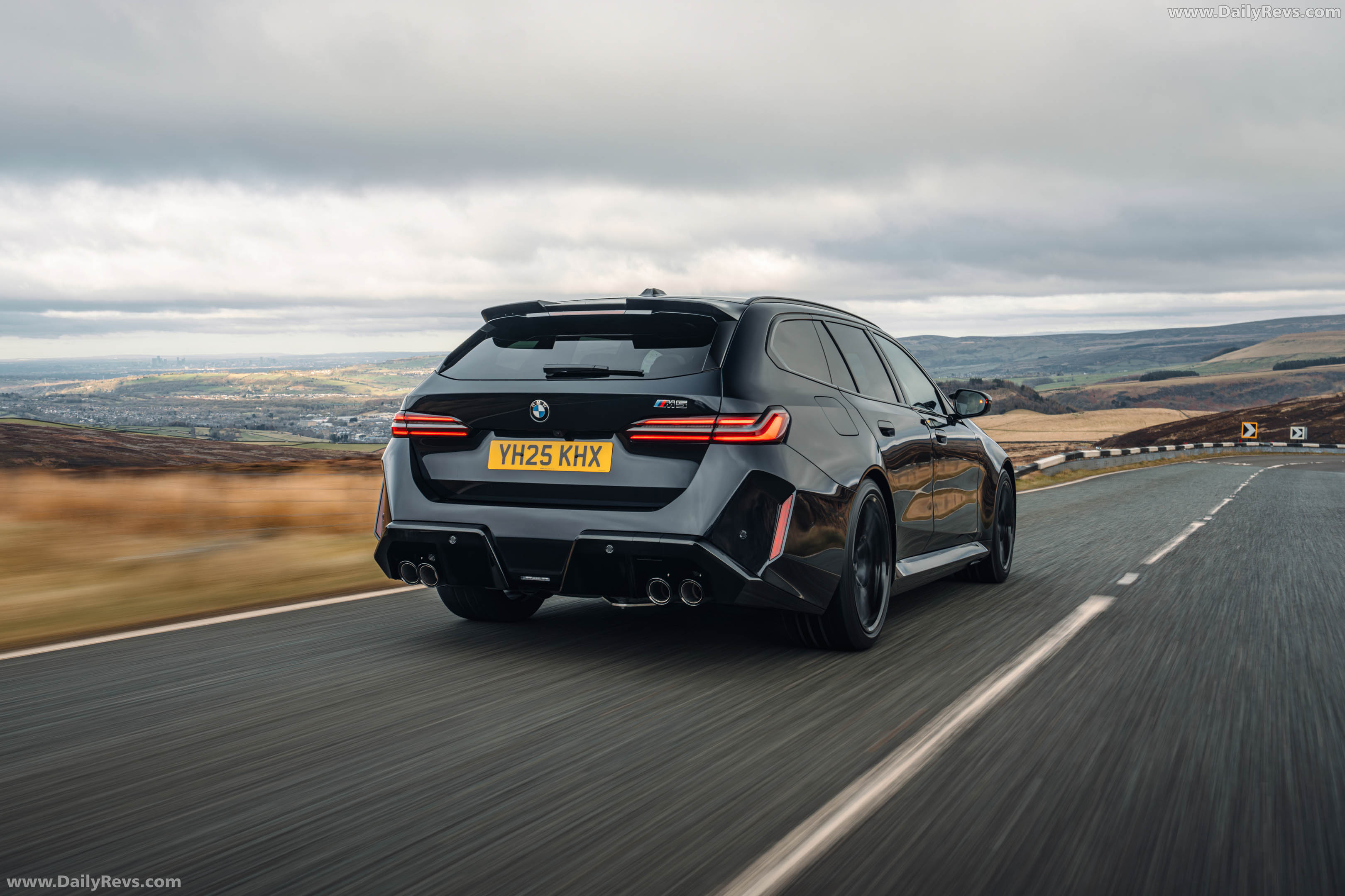 2025 BMW M5 Touring G99 UK Version Arrives - DailyRevs