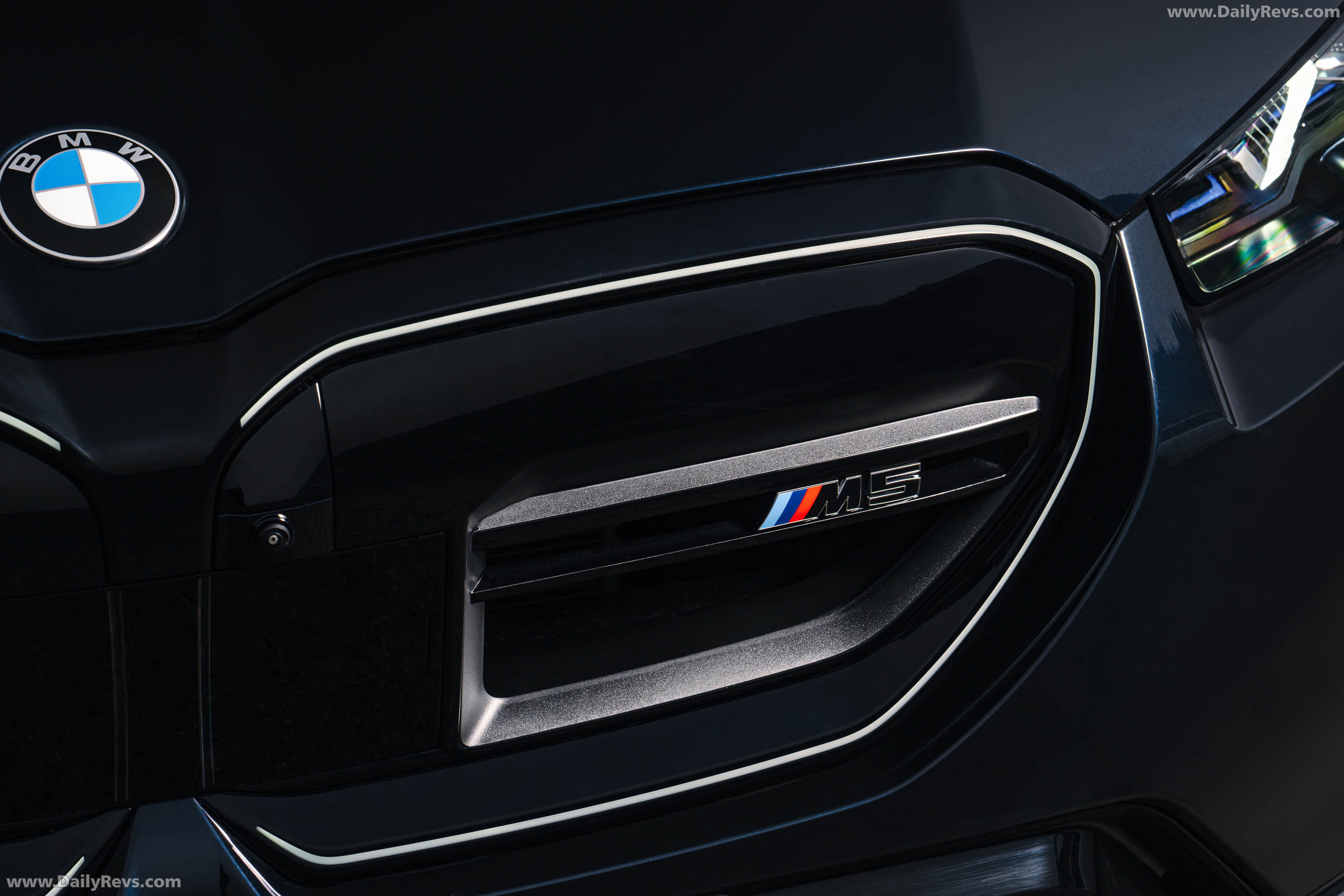 2025 BMW M5 Touring G99 UK Version Arrives - DailyRevs