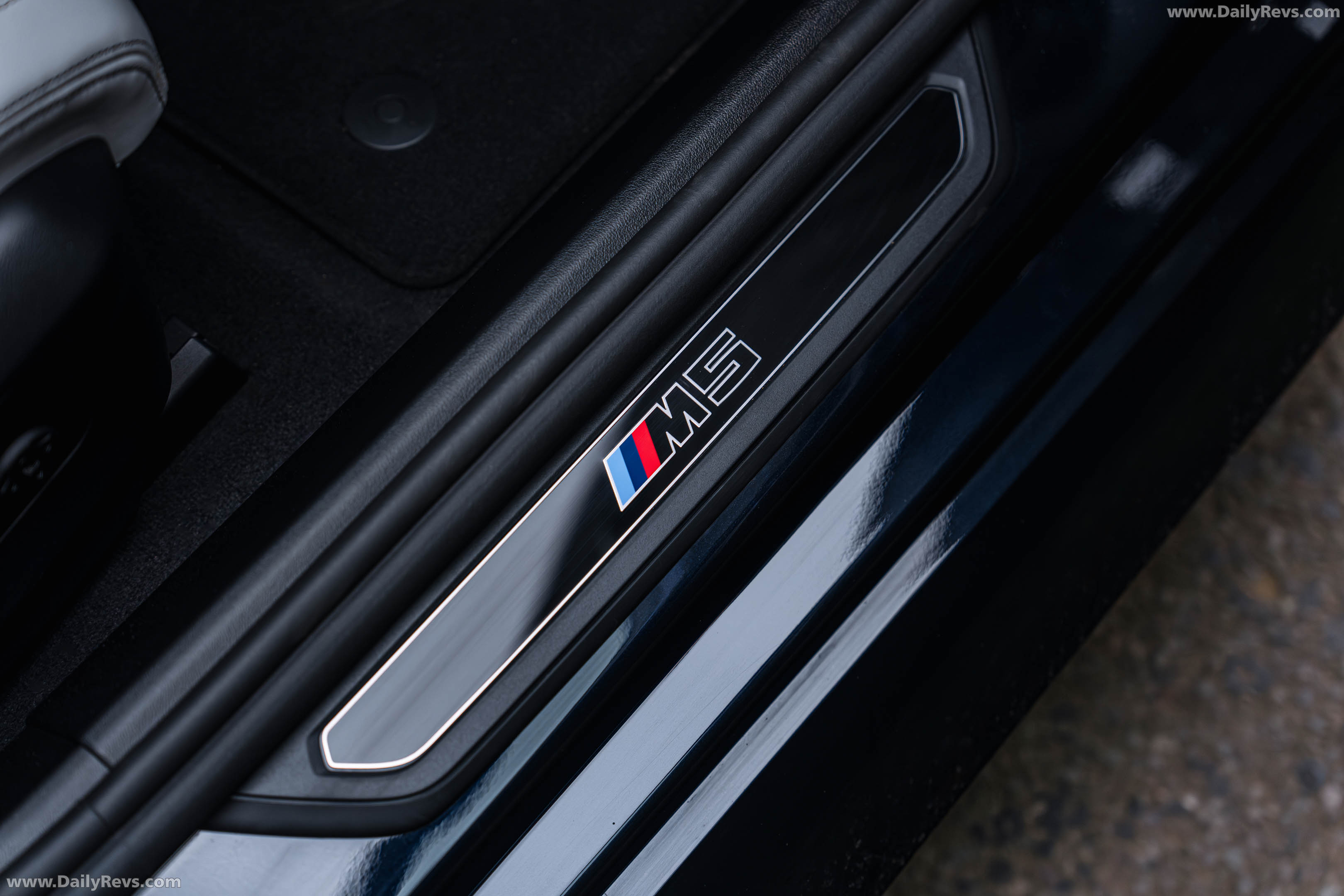 2025 BMW M5 Touring G99 UK Version Arrives - DailyRevs