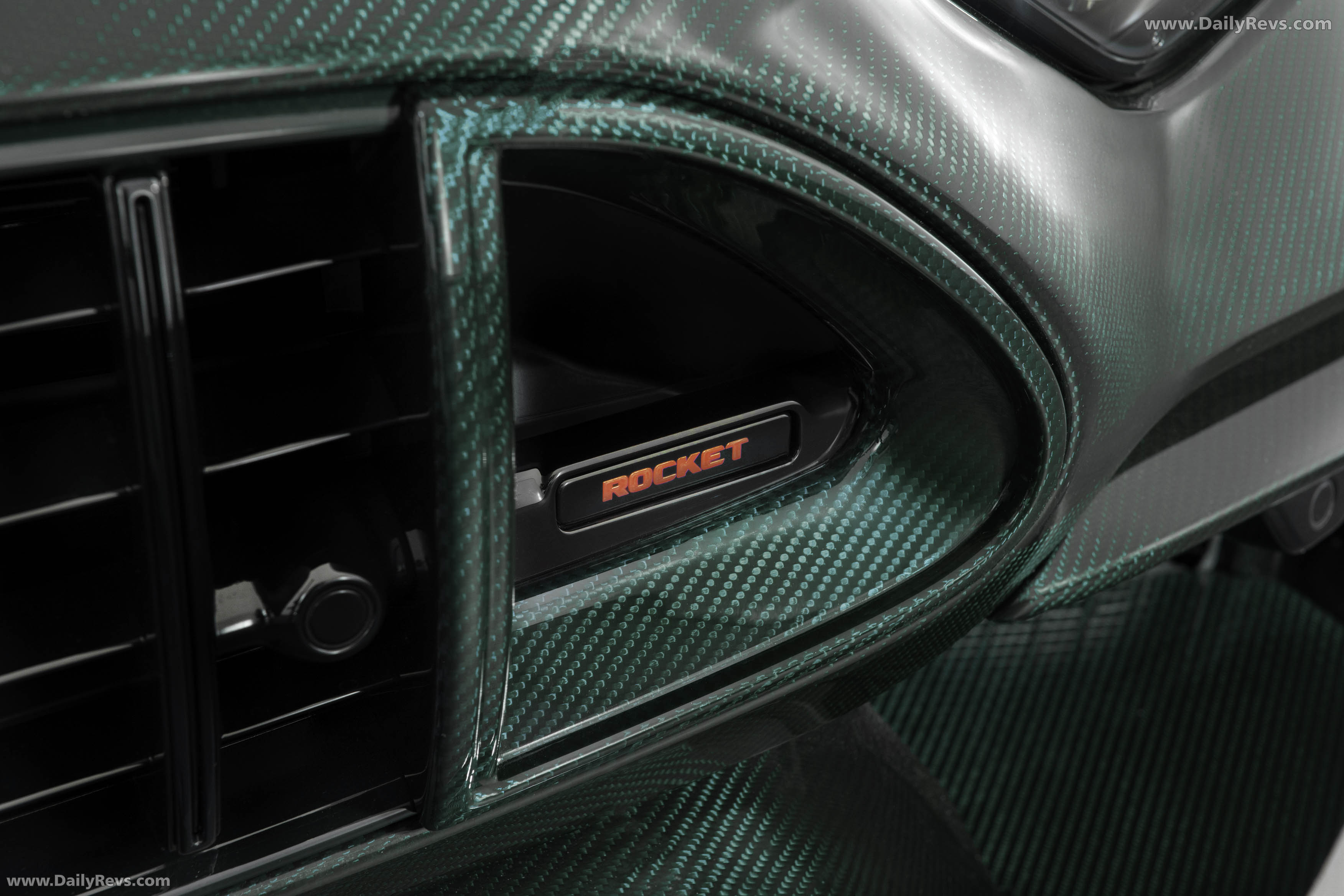 2026 Brabus Rocket GTS Mean Green - An Exposed-Carbon Shooting-Brake ...