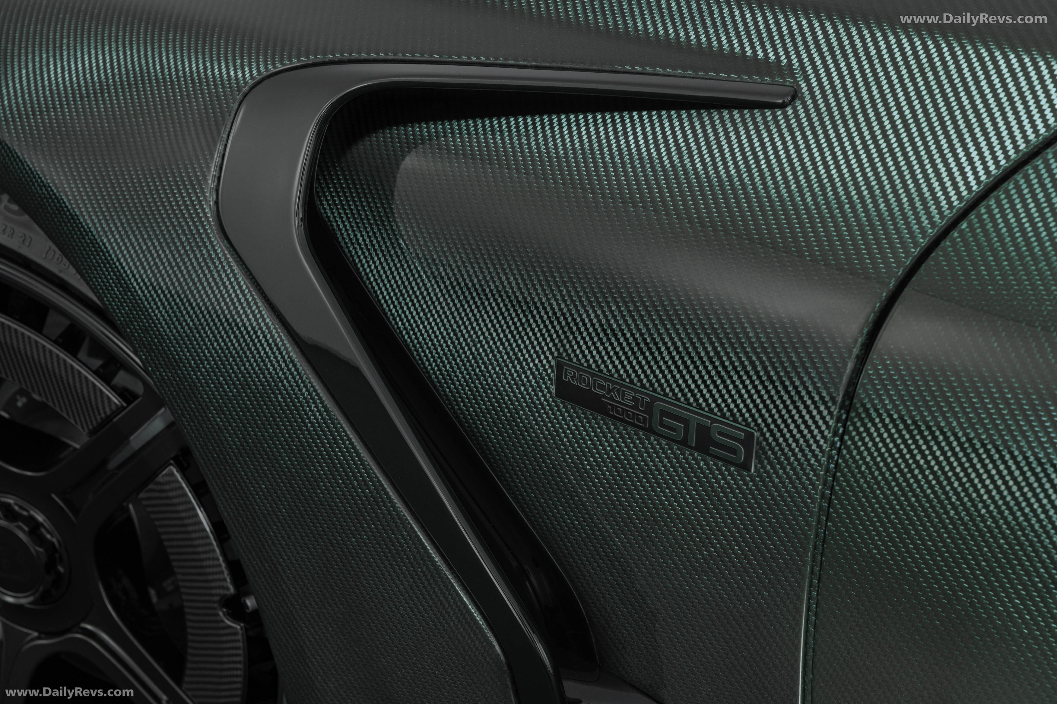 2026 Brabus Rocket GTS Mean Green - An Exposed-Carbon Shooting-Brake ...