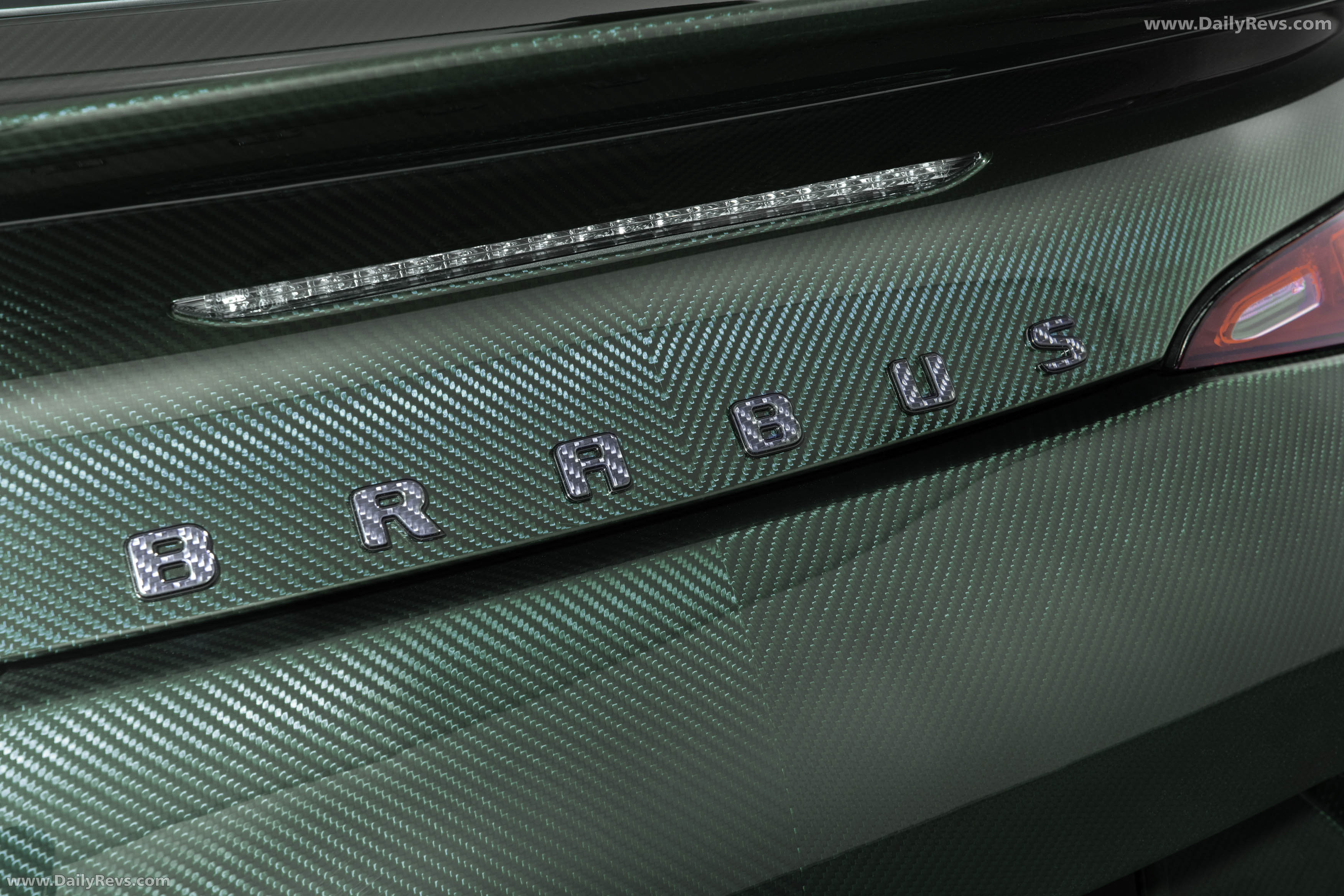 2026 Brabus Rocket GTS Mean Green - An Exposed-Carbon Shooting-Brake ...