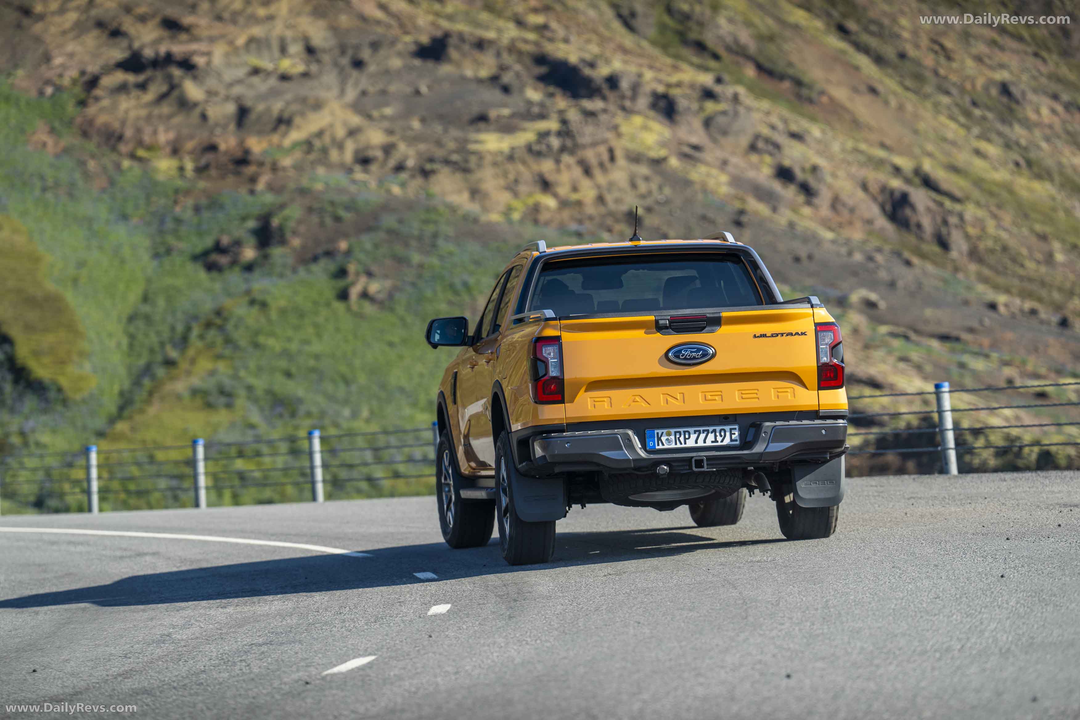 2025 Ford Ranger PHEV Wildtrak - Ford Adds Plug-In Power Without ...