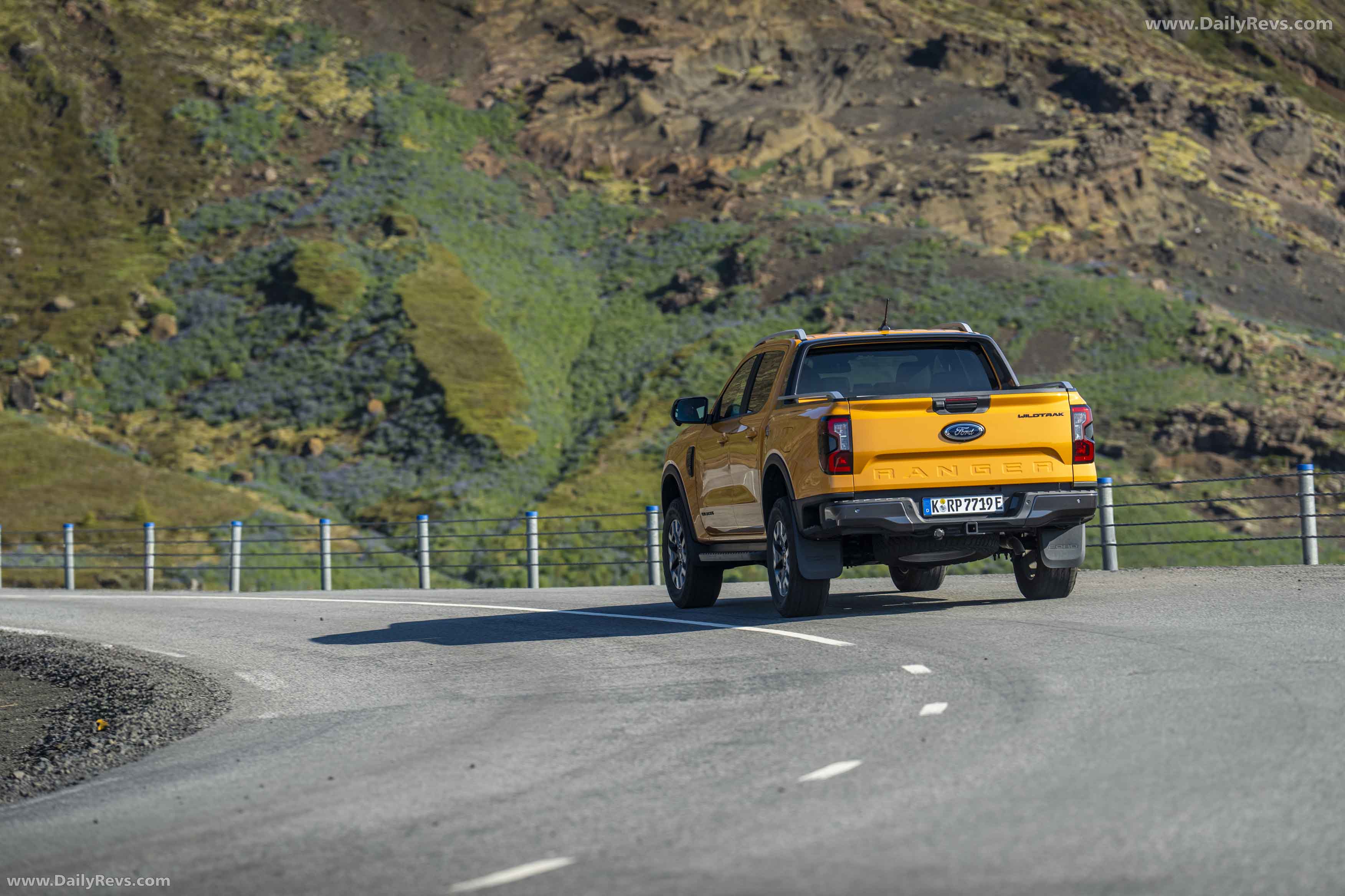 2025 Ford Ranger PHEV Wildtrak - Ford Adds Plug-In Power Without ...