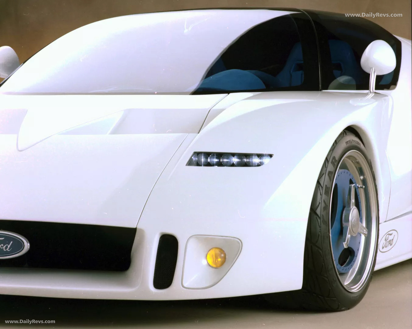 1995 Ford GT90 Concept - Stuns with Vapor-Trail Vision - DailyRevs