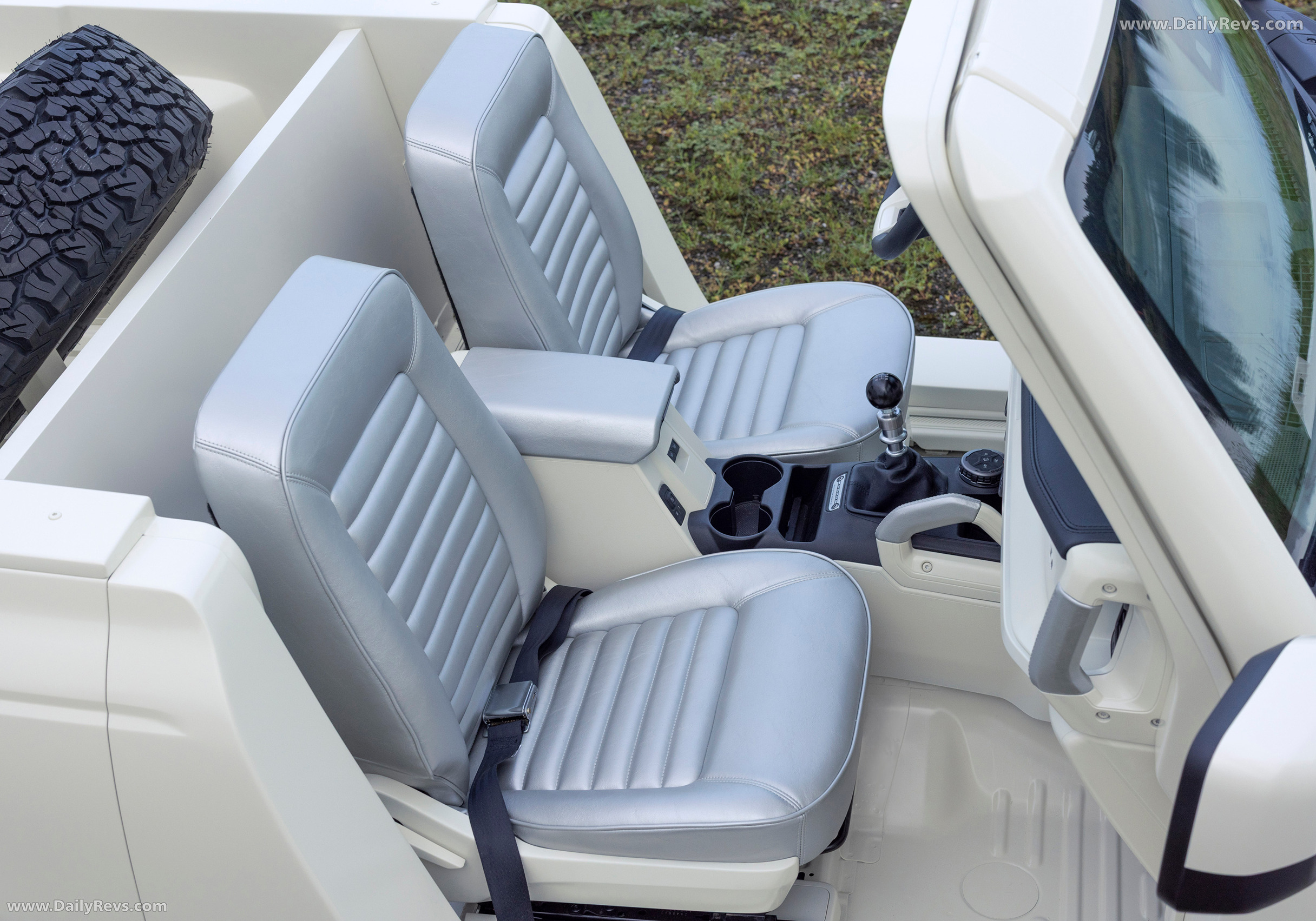 2025 Ford Bronco Roadster Concept - Ford Reimagines The 1966 U13 ...
