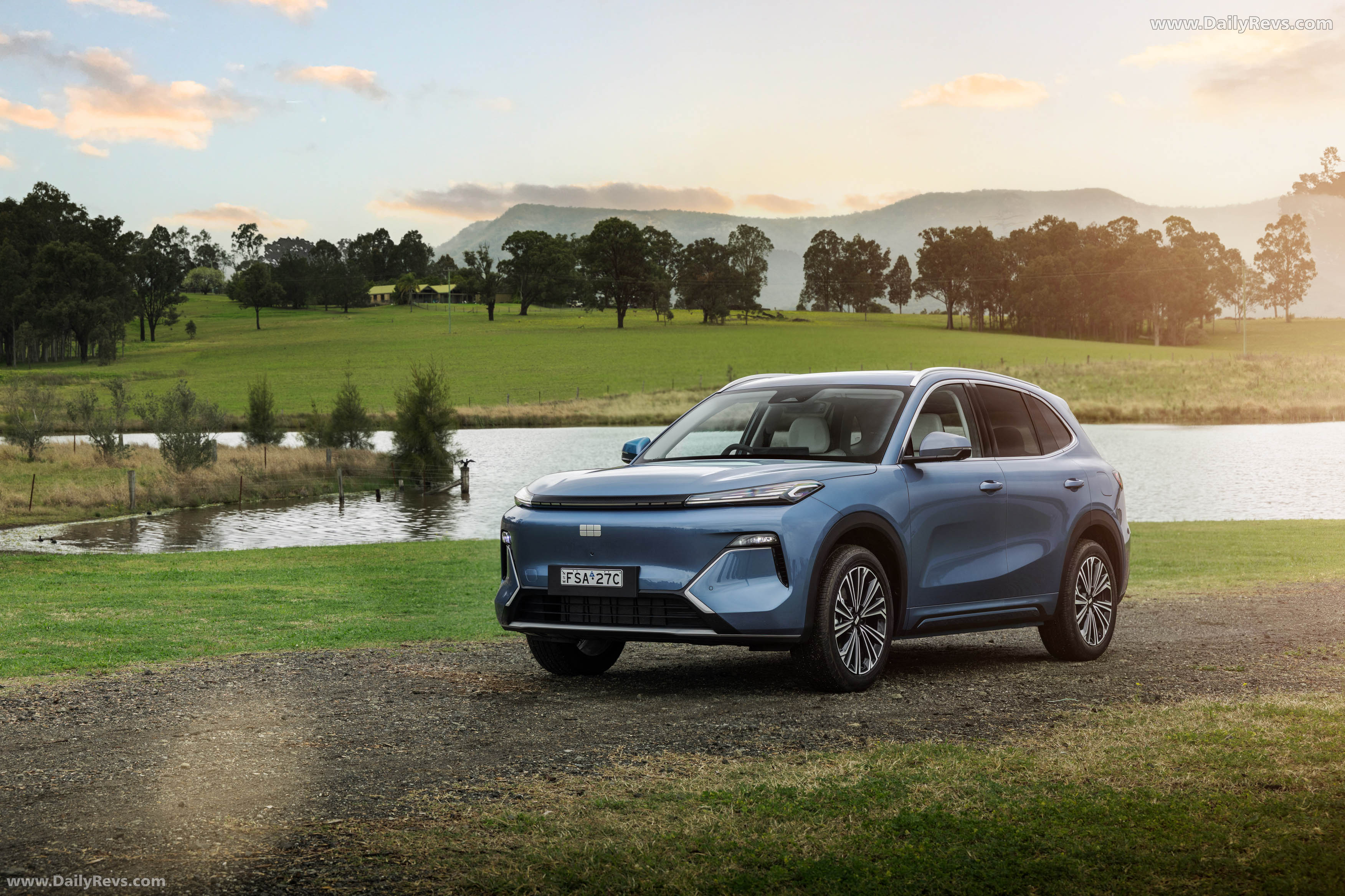 2026 Geely Starray EM-i Glacier Blue: Super-Hybrid SUV Debuts in ...