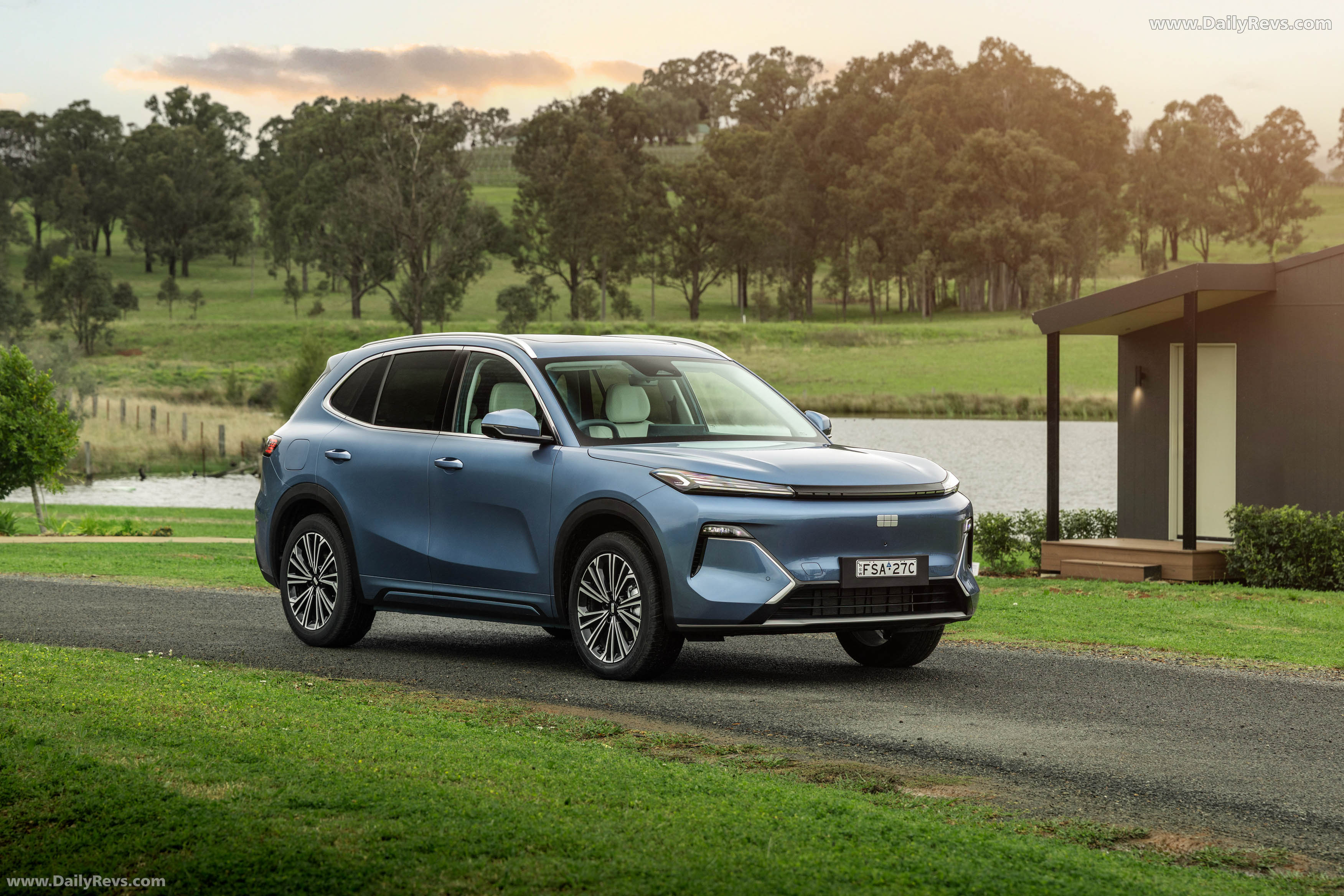 2026 Geely Starray EM-i Glacier Blue: Super-Hybrid SUV Debuts in ...