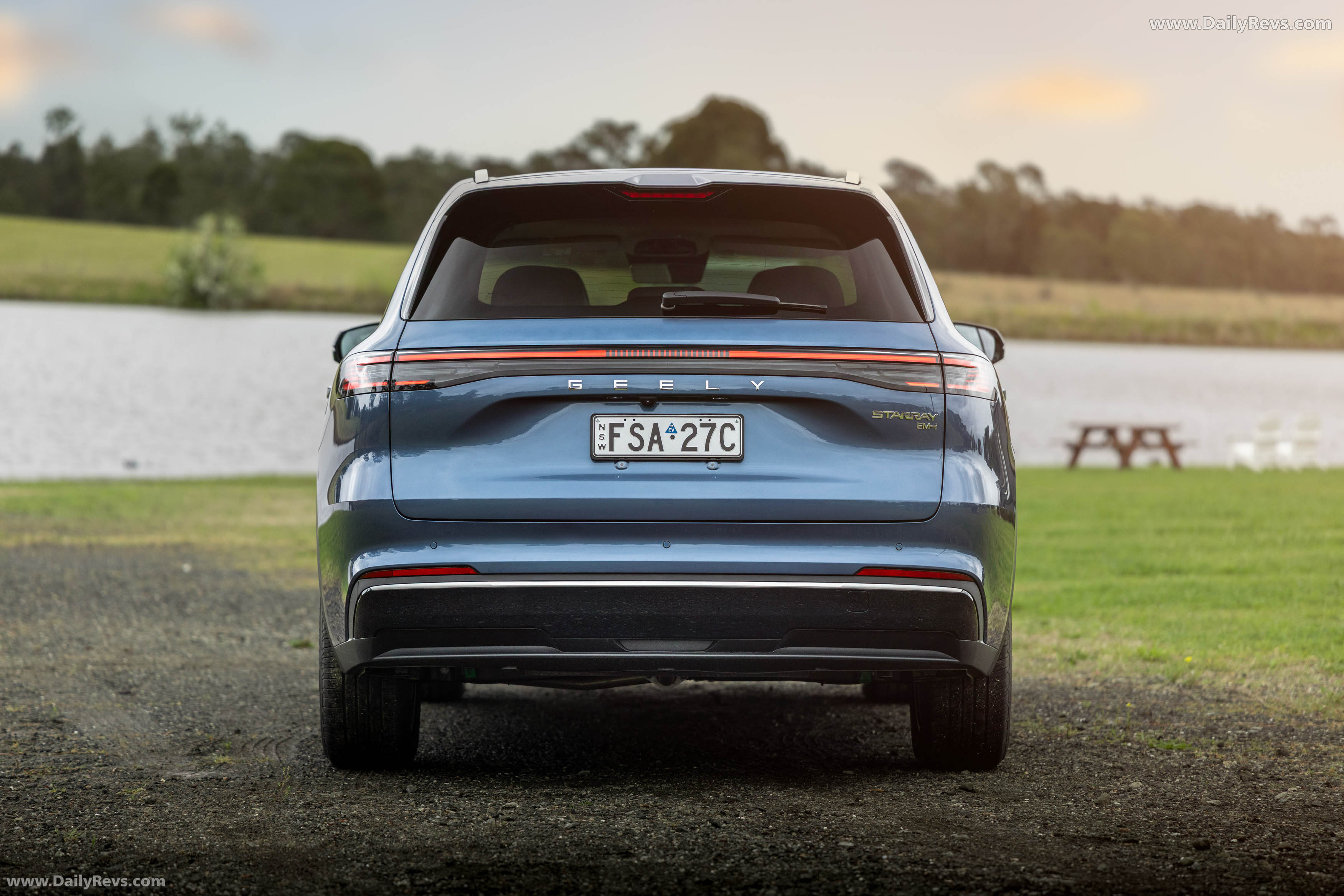 2026 Geely Starray EM-i Glacier Blue: Super-Hybrid SUV Debuts in ...