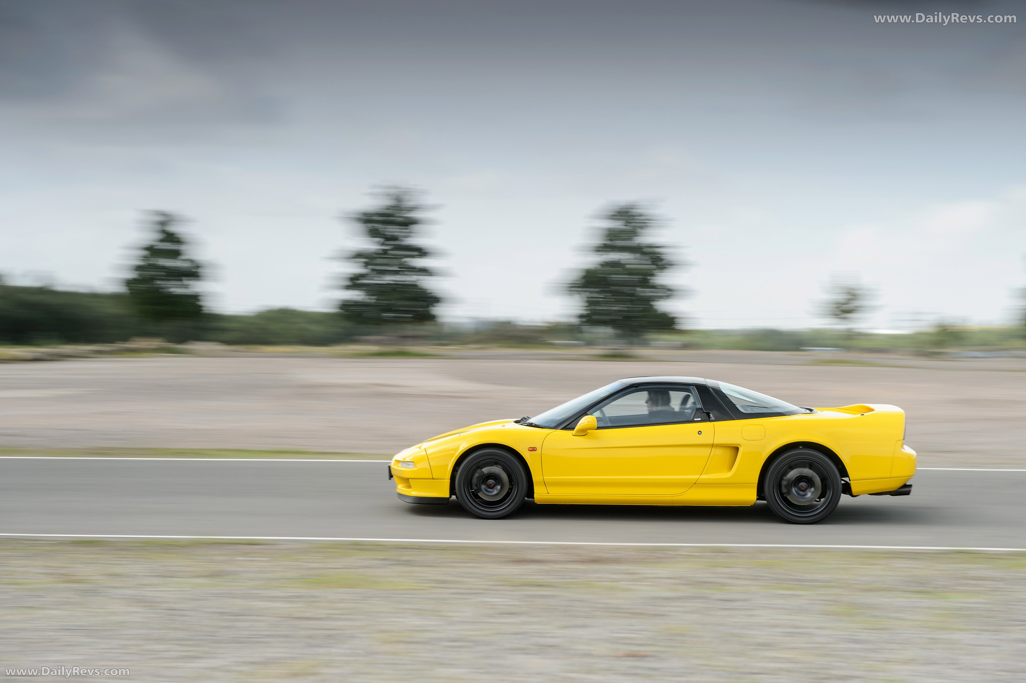 1992 Honda NSX-R - stripped away comfort for precision - DailyRevs