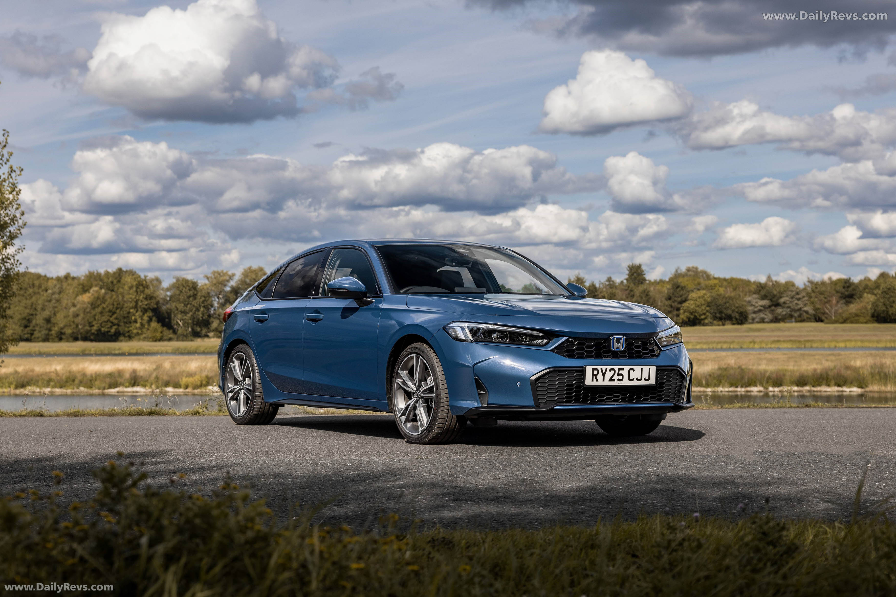 2025 Honda Civic eHEV UK Version: Celebrates 25 Years of Hybrid ...