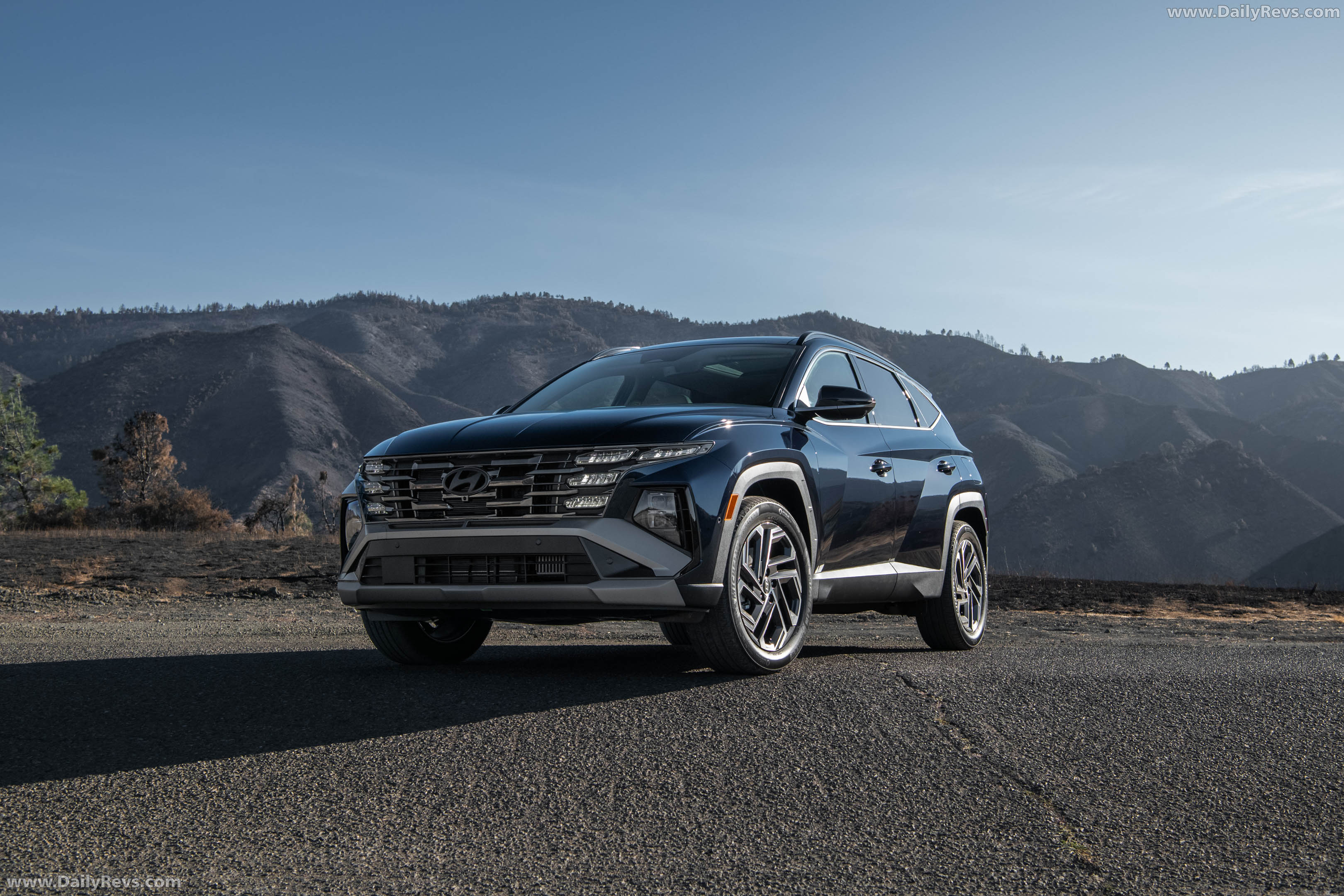 Hyundai Gives the Tucson Hybrid a Darker Look - DailyRevs