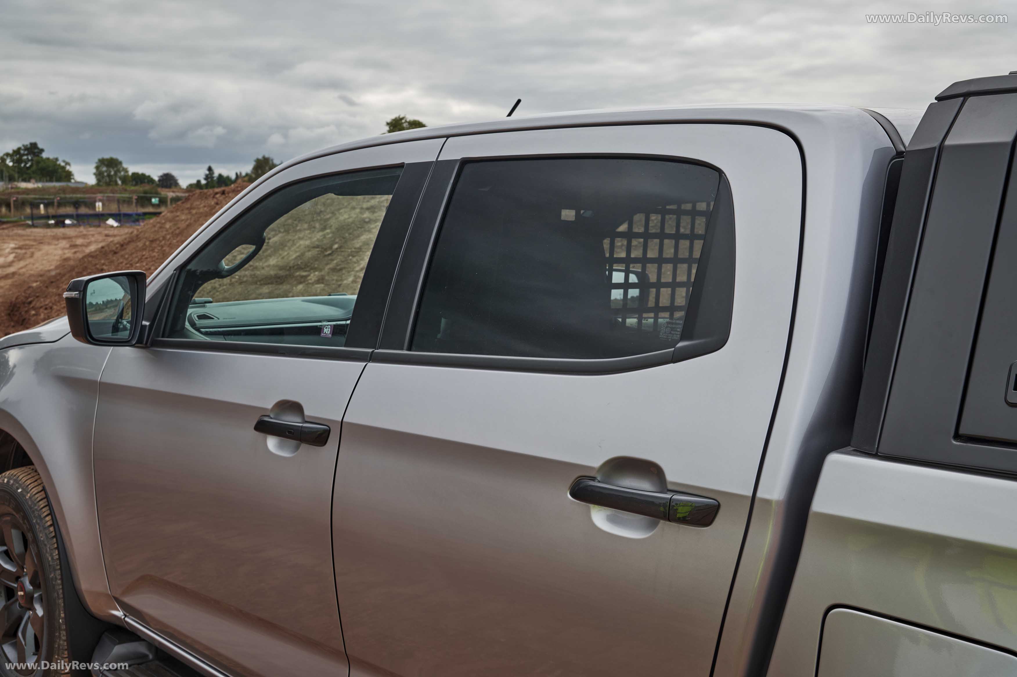2026 Isuzu D-Max V-Cross Commercial - Ready for Duty - DailyRevs