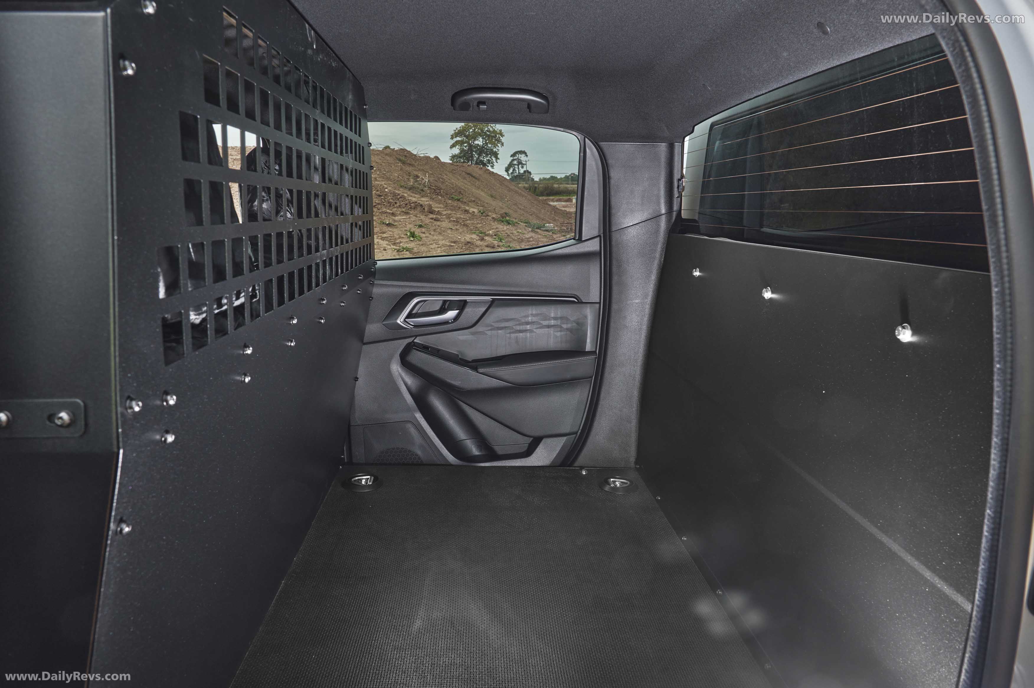 2026 Isuzu D-Max V-Cross Commercial - Ready for Duty - DailyRevs
