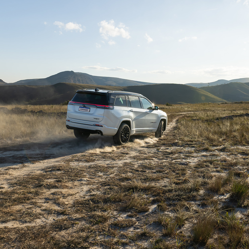 2026 Jeep Commander Blackhawk - A Jeep That Stays True to Its Core ...