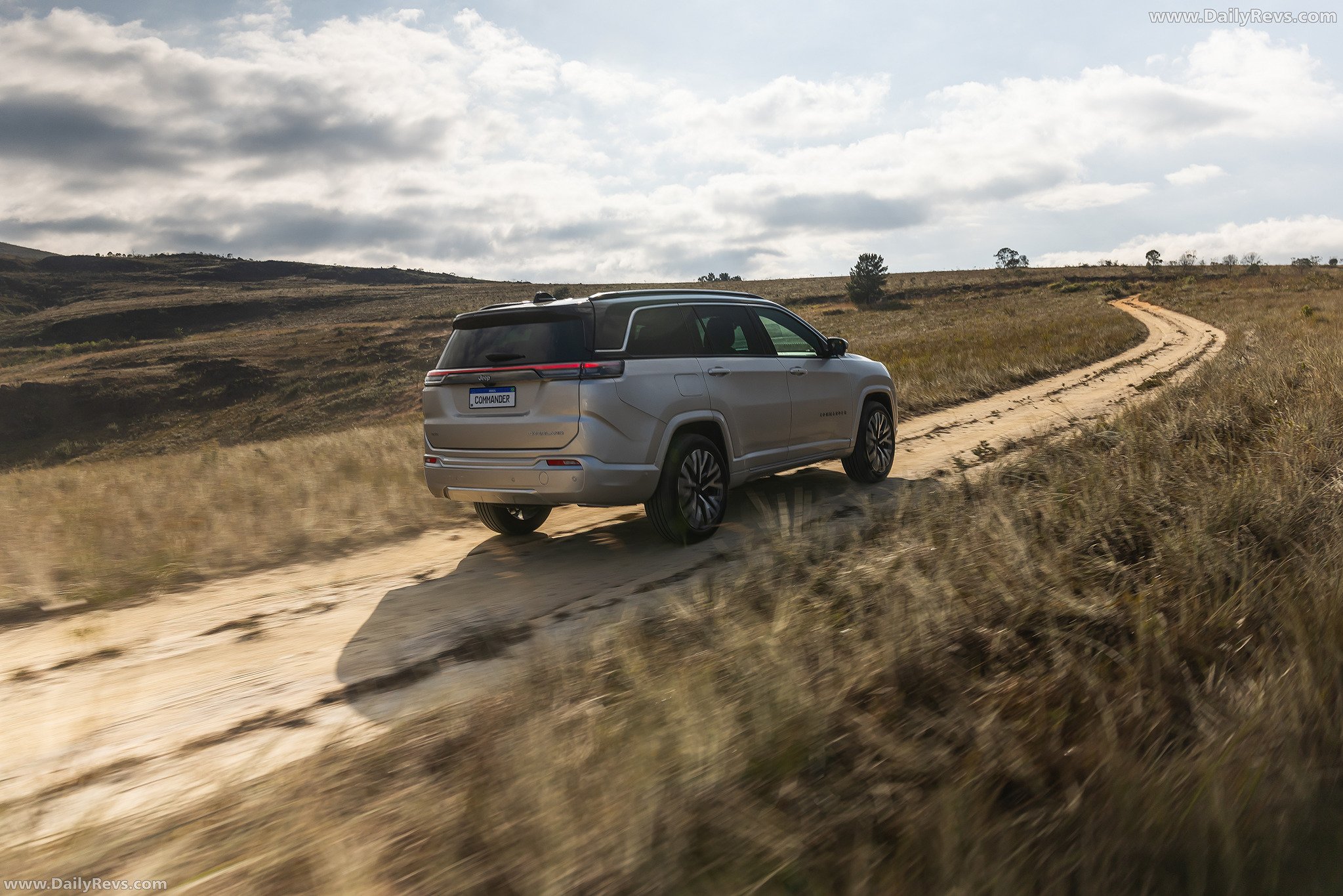 2026 Jeep Commander Overland - Smart Refresh for a Family SUV - DailyRevs