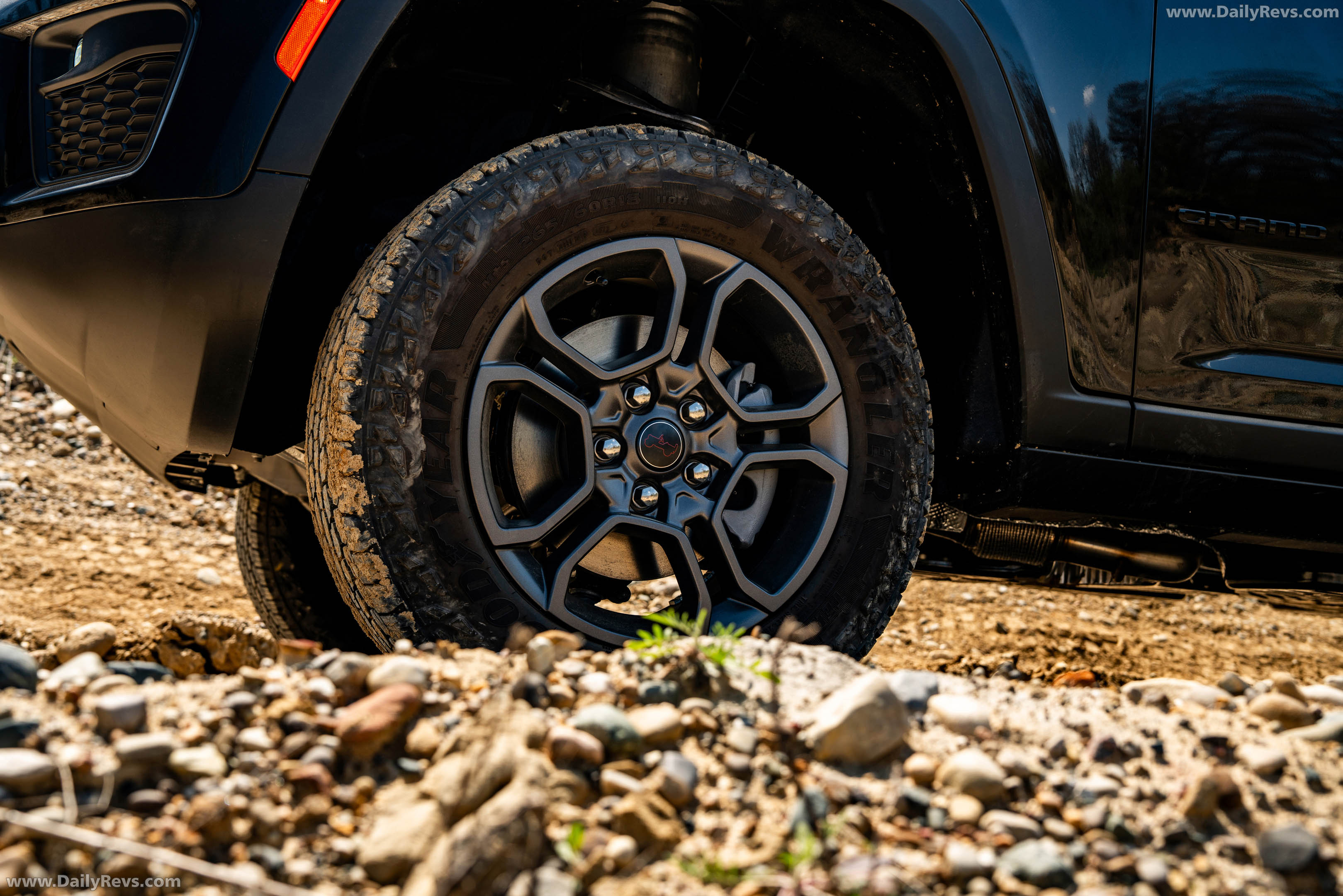2027 Jeep Grand Cherokee Trailhawk Returns to the Lineup - DailyRevs