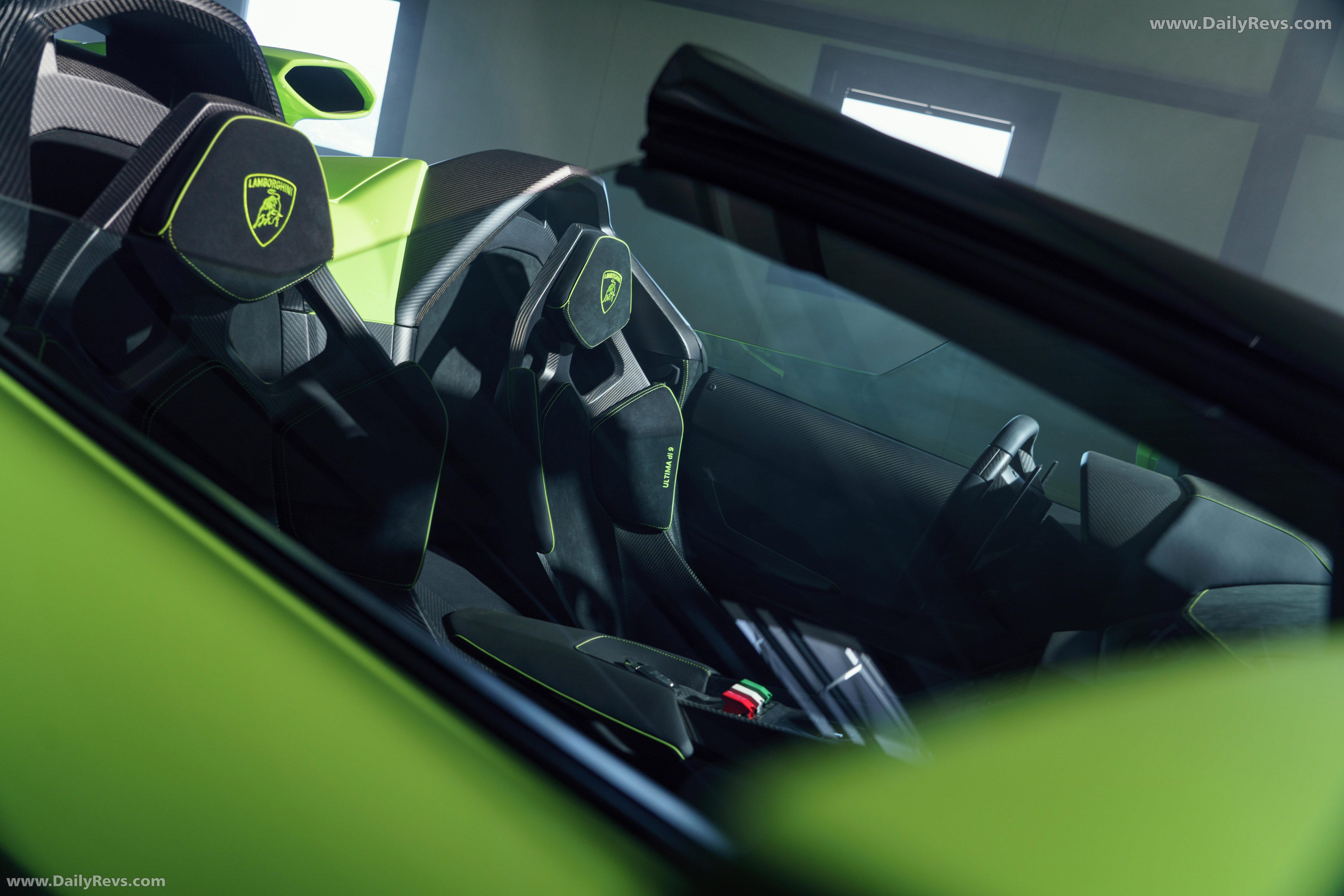 2014 Lamborghini Veneno Roadster: Open-Top Racing Prototype Brought to ...