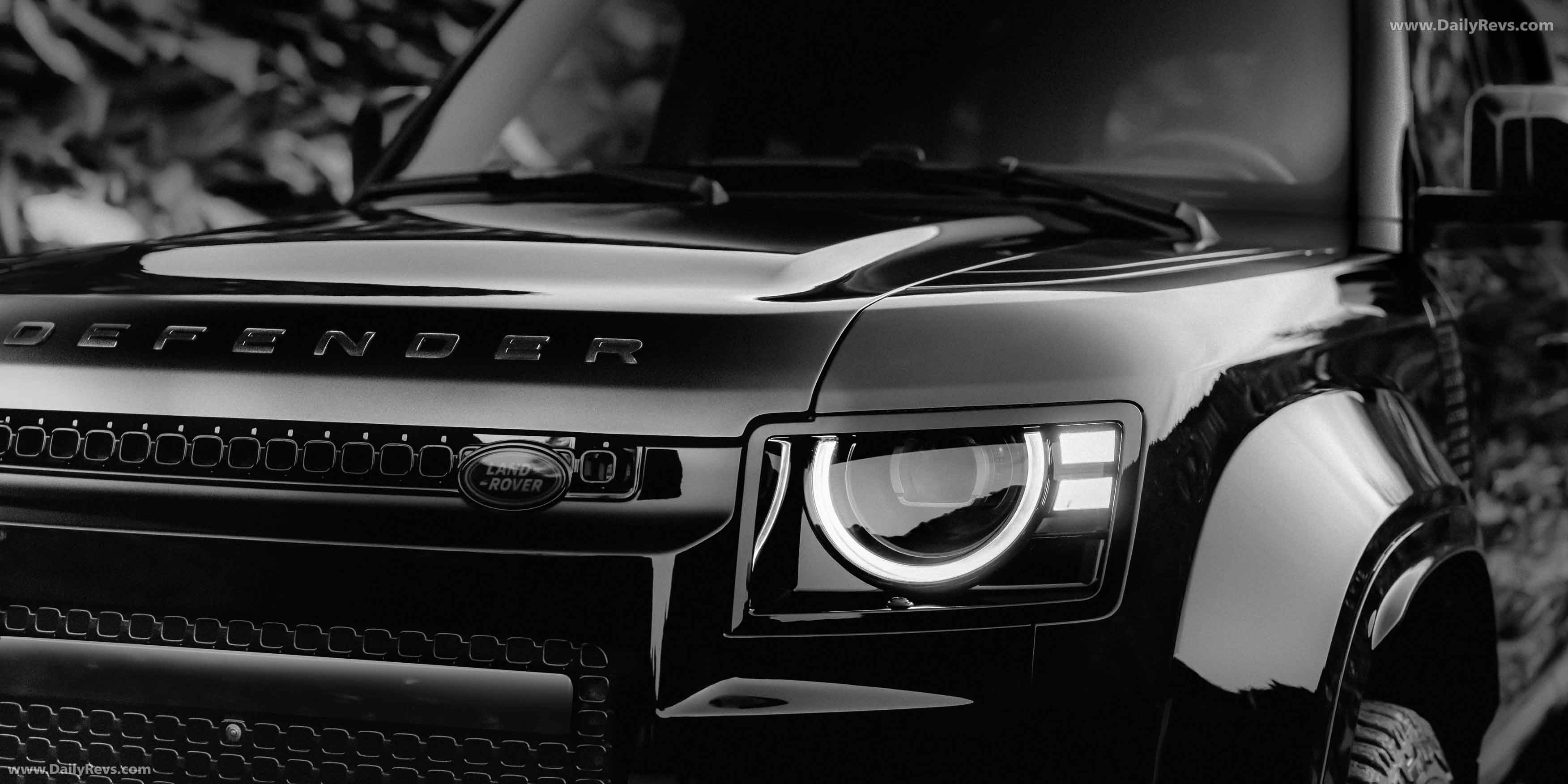 2026 Land Rover Defender OCTA Black