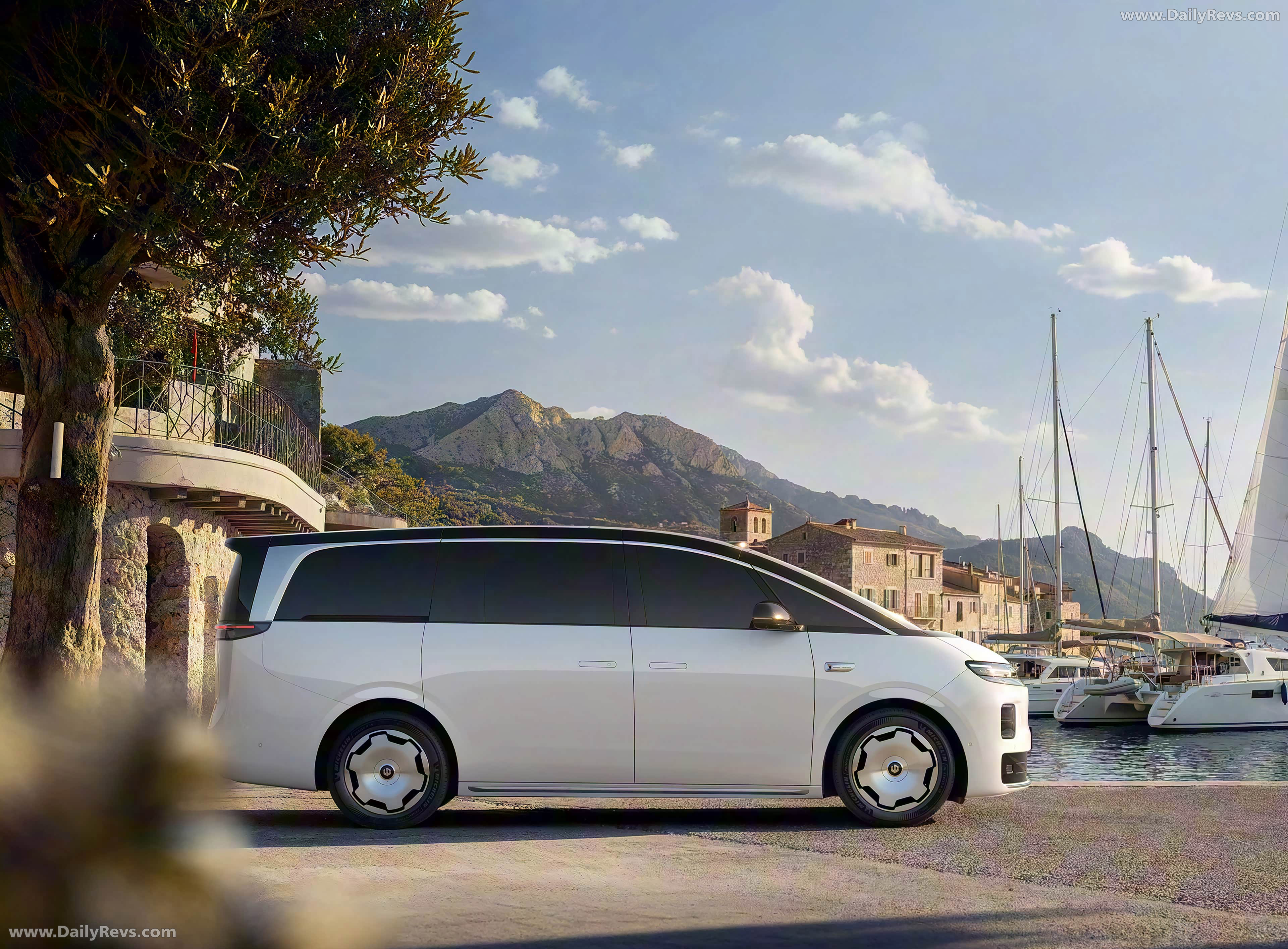 2026 Leap Motor D99: Premium Family SUV Offers Comfort, Space, and ...
