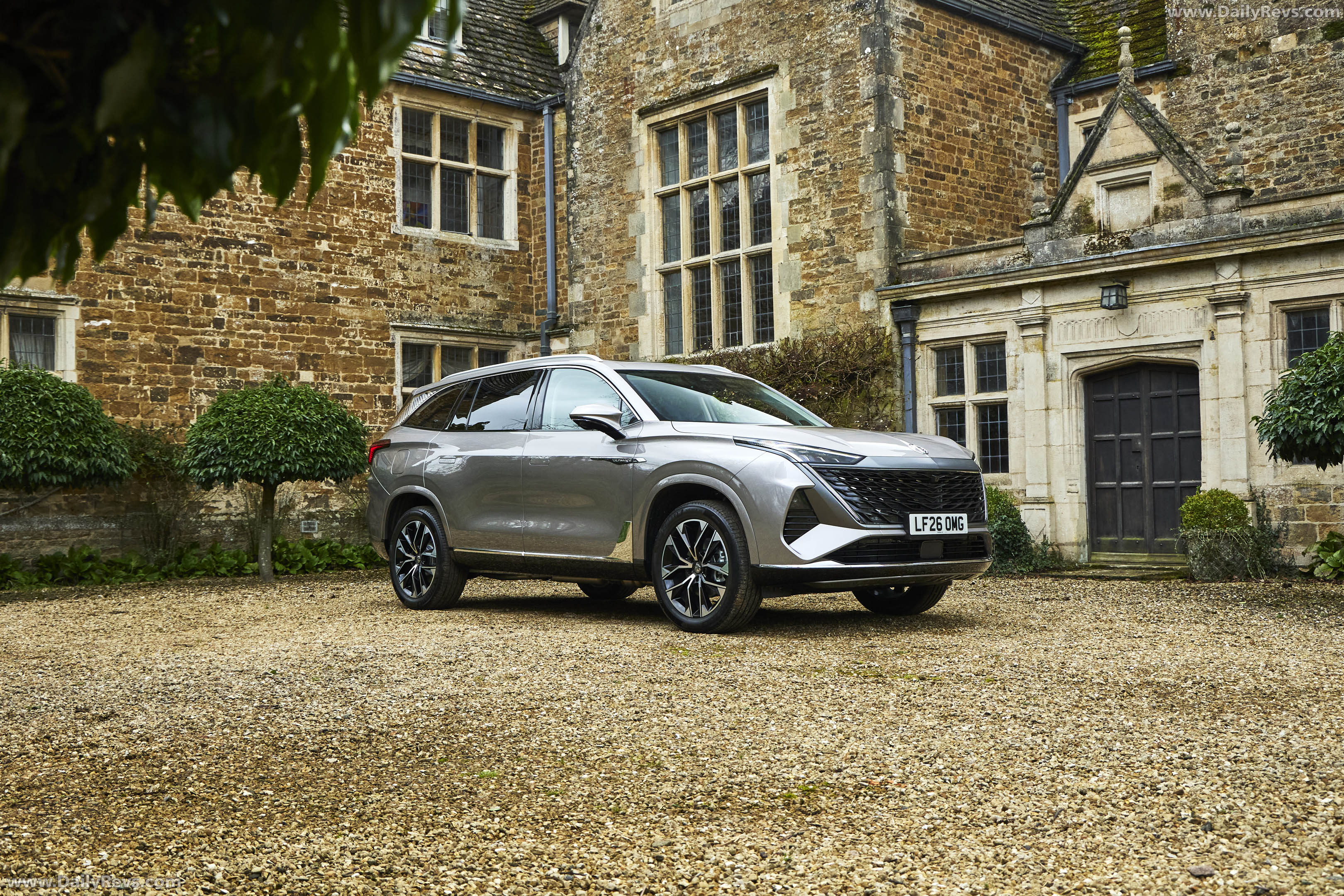 2026 MG S9 PHEV Brings Seven Seat Flexibility - DailyRevs