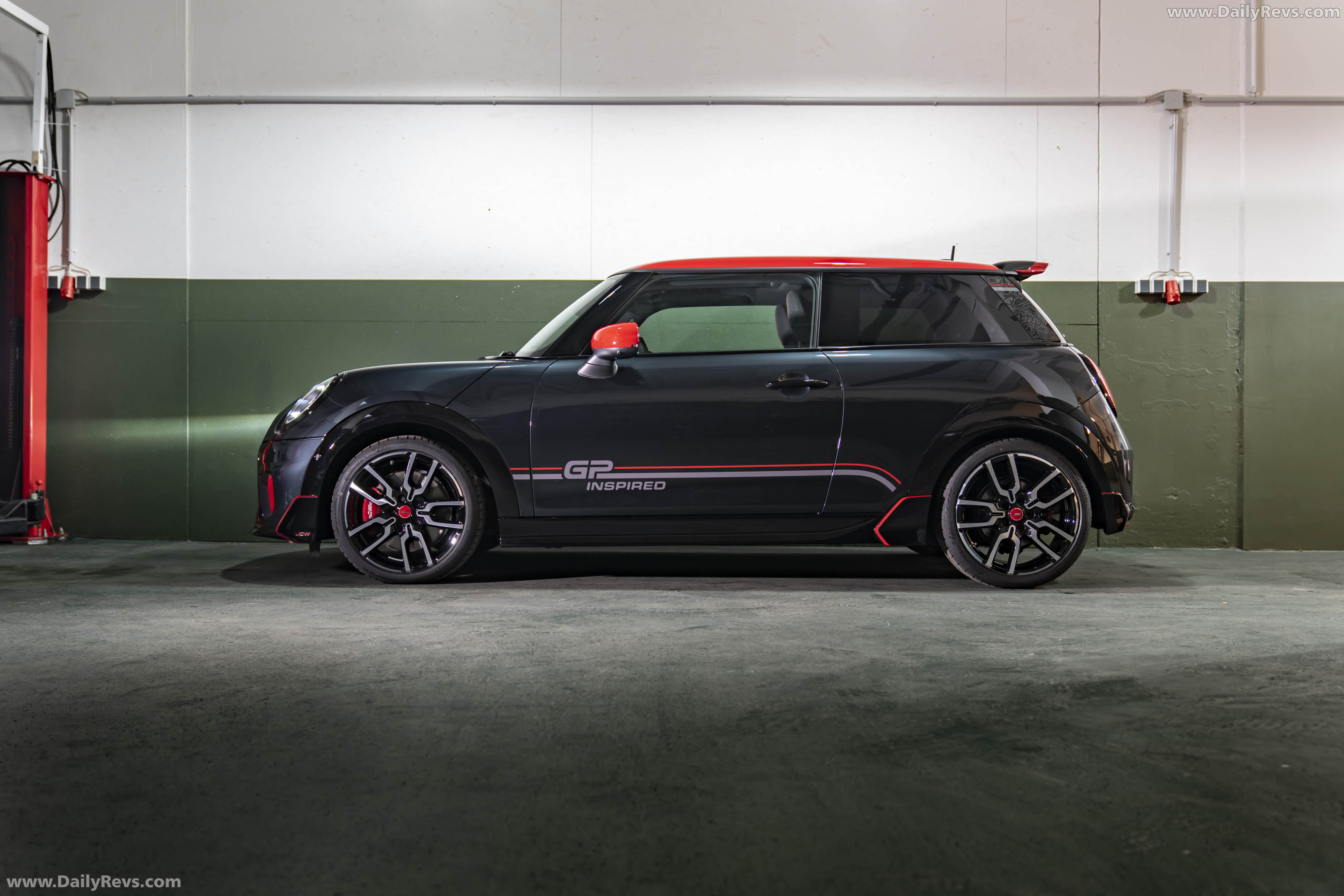 A limited edition model that recreates the MINI JOHN COOPER WORKS GP ...