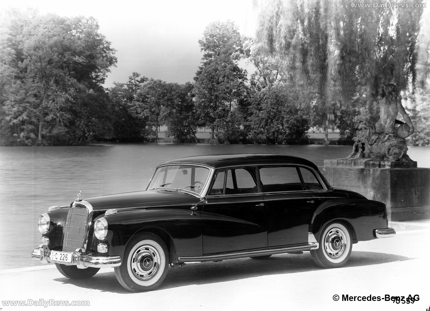 1959 Mercedes-Benz 300d W189 - Hardtop Elegance - DailyRevs
