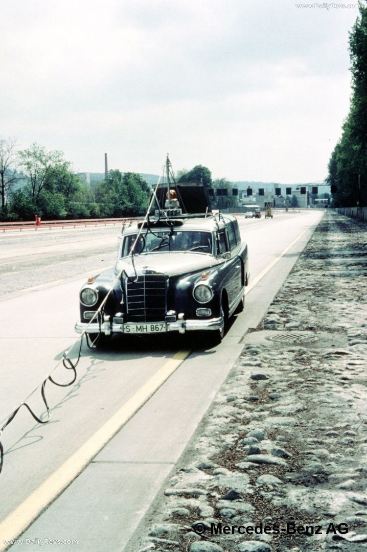 1959 Mercedes-Benz 300d W189 - Hardtop Elegance - DailyRevs