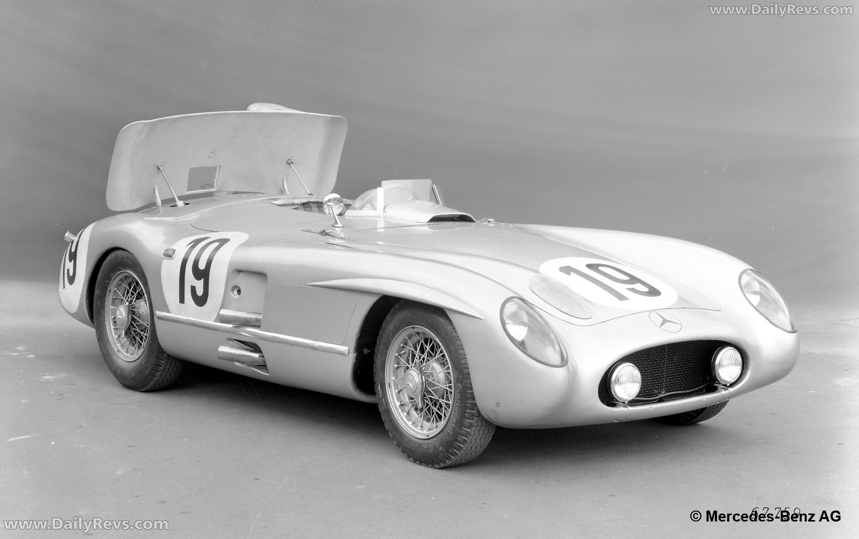 1955 Mercedes-Benz 300 SLR W196 S - Roars Back to Mind - DailyRevs