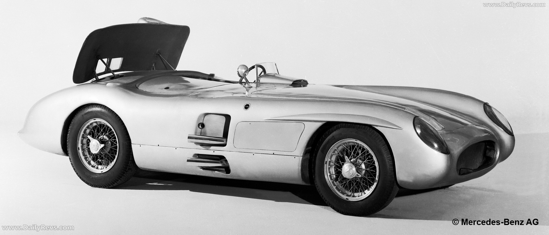 1955 Mercedes-Benz 300 SLR W196 S - Roars Back to Mind - DailyRevs