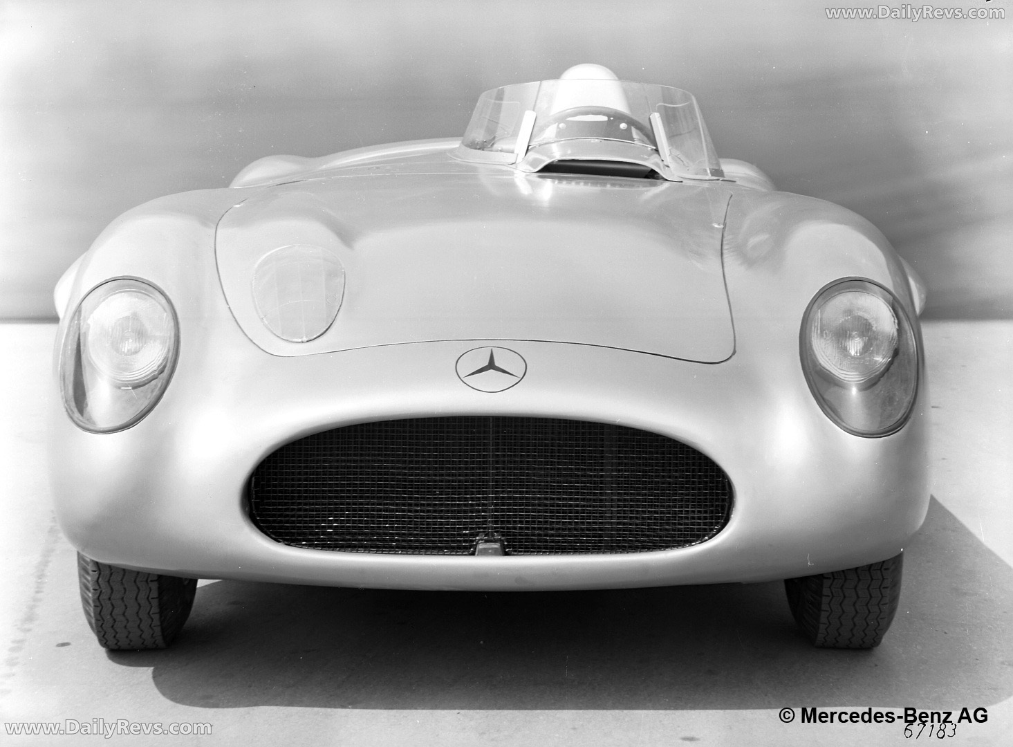 1955 Mercedes-Benz 300 SLR W196 S - Roars Back to Mind - DailyRevs