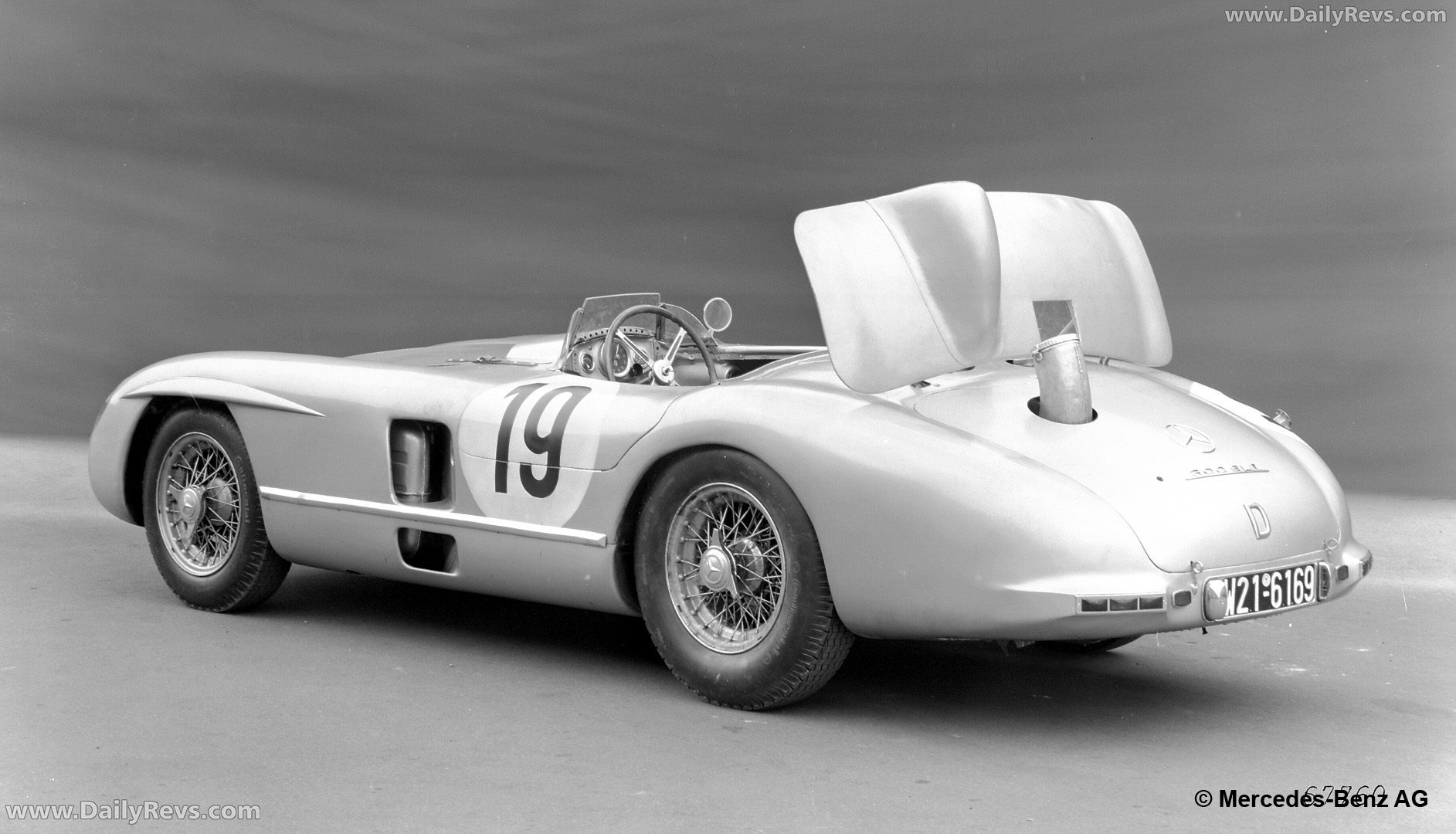 1955 Mercedes-Benz 300 SLR W196 S - Roars Back to Mind - DailyRevs
