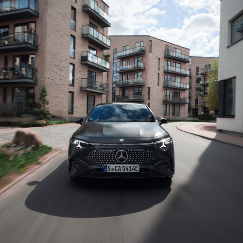 2026 Mercedes-Benz CLA EQ MANUFAKTUR C118 Cosmos Black Magno ...
