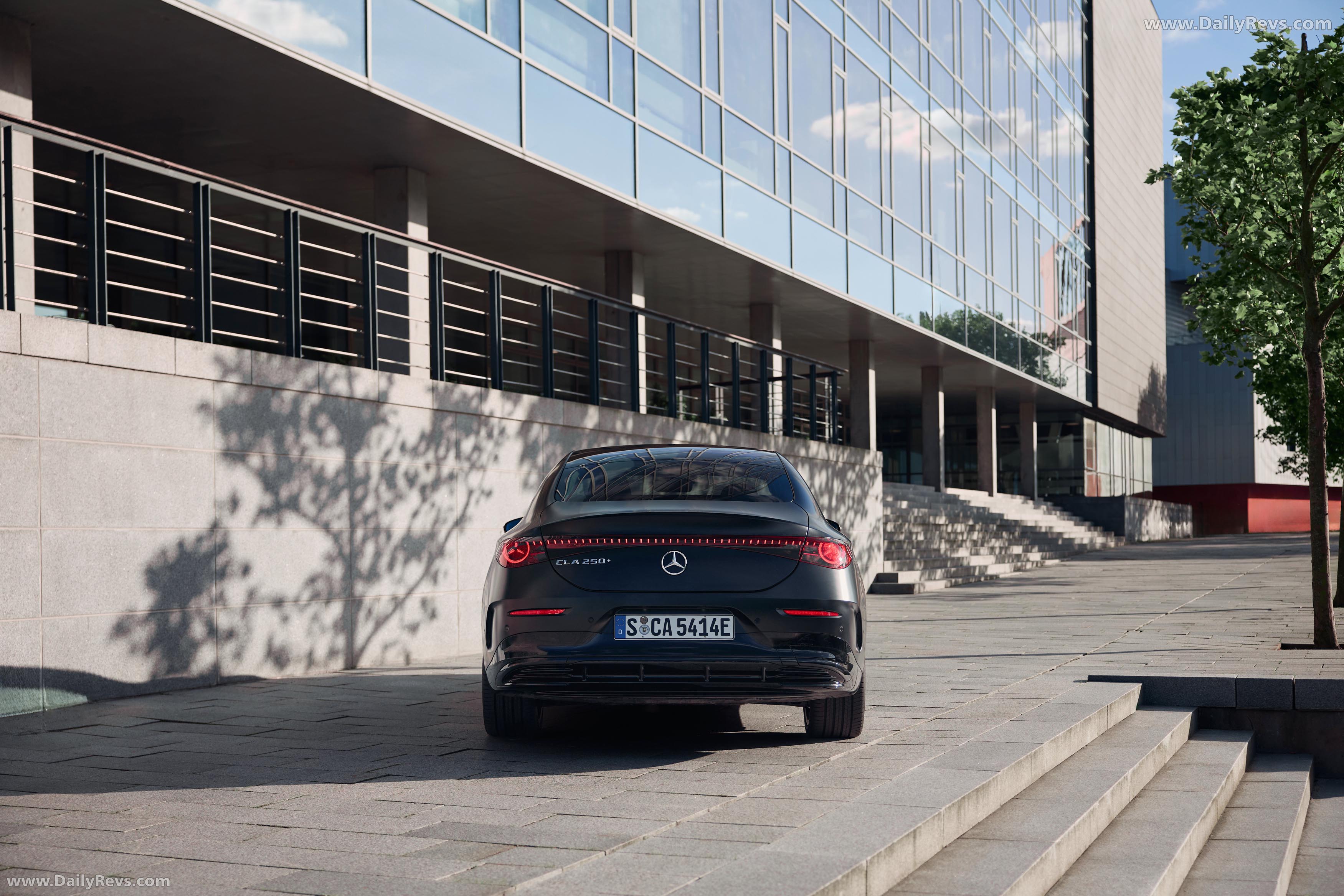 2026 Mercedes-Benz CLA EQ MANUFAKTUR C118 Cosmos Black Magno ...