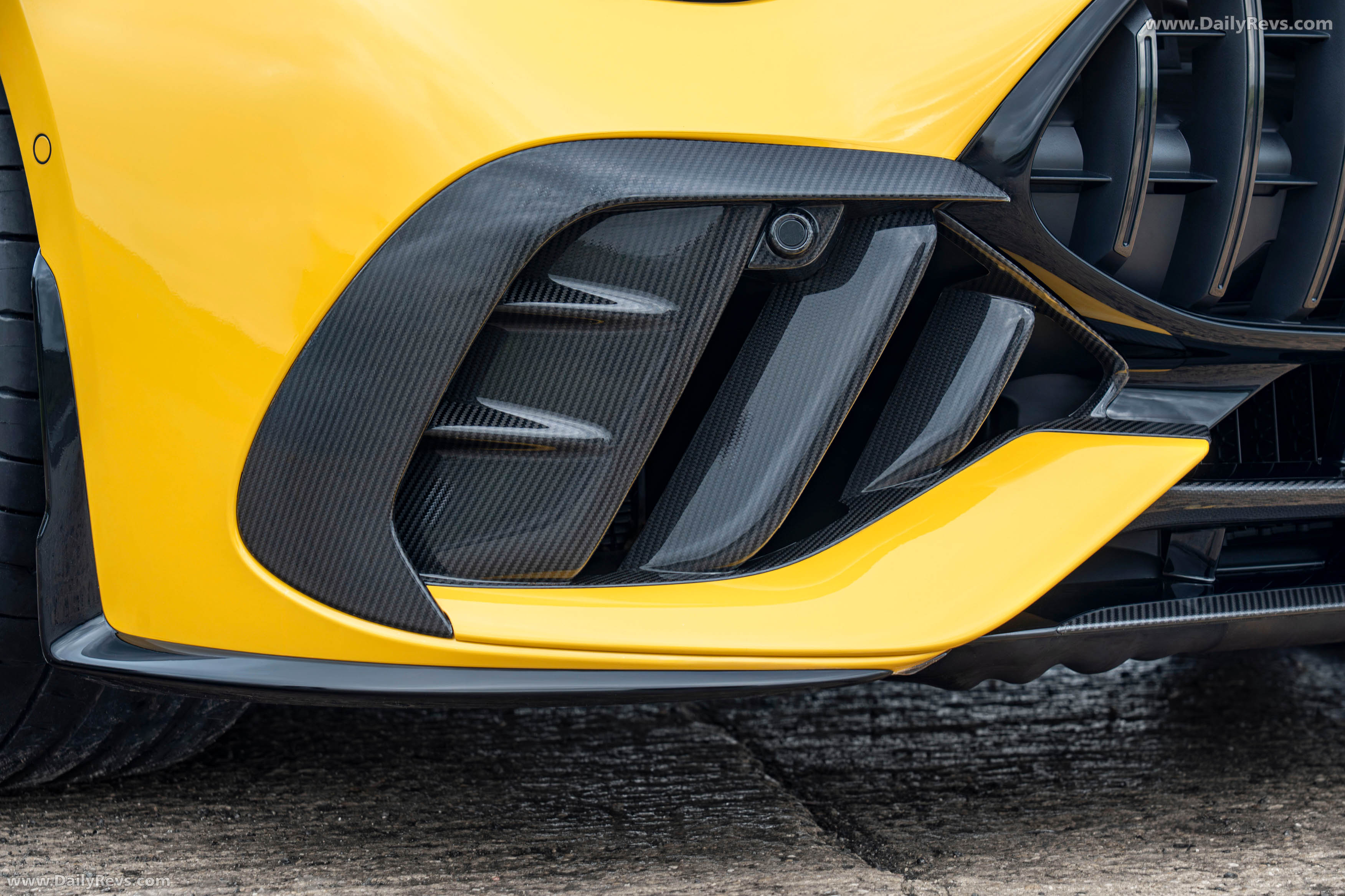 2025 Mercedes-Benz AMG GT 63 PRO Arrives Tailored for Track - DailyRevs