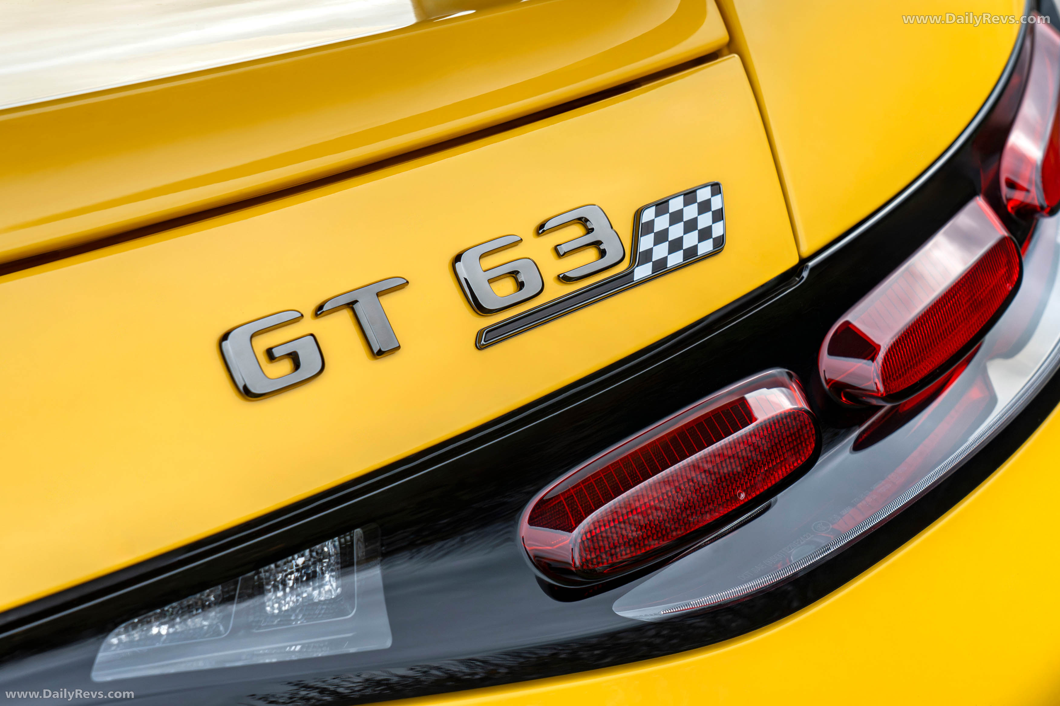 2025 Mercedes-Benz AMG GT 63 PRO Arrives Tailored for Track - DailyRevs