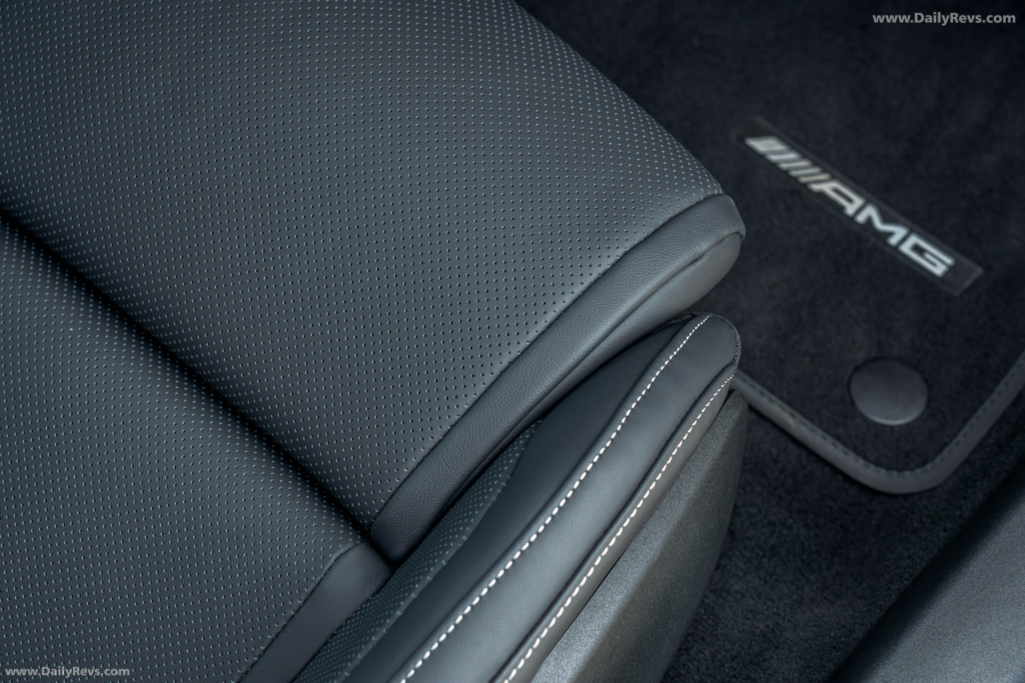2025 Mercedes-Benz AMG GT 63 PRO Arrives Tailored for Track - DailyRevs