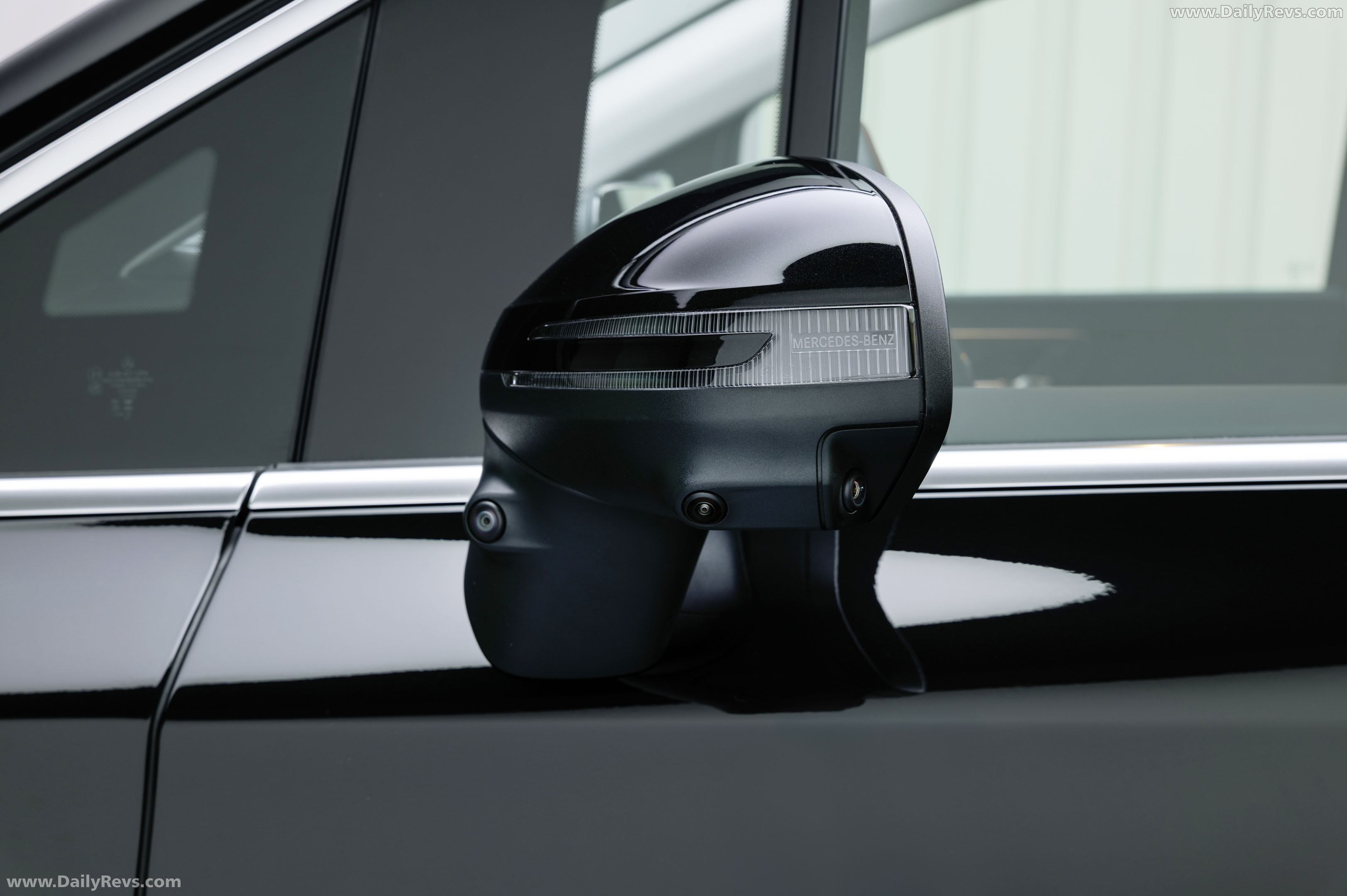 Mercedes-Benz VLE combines limousine-like ride and handling with MPV ...
