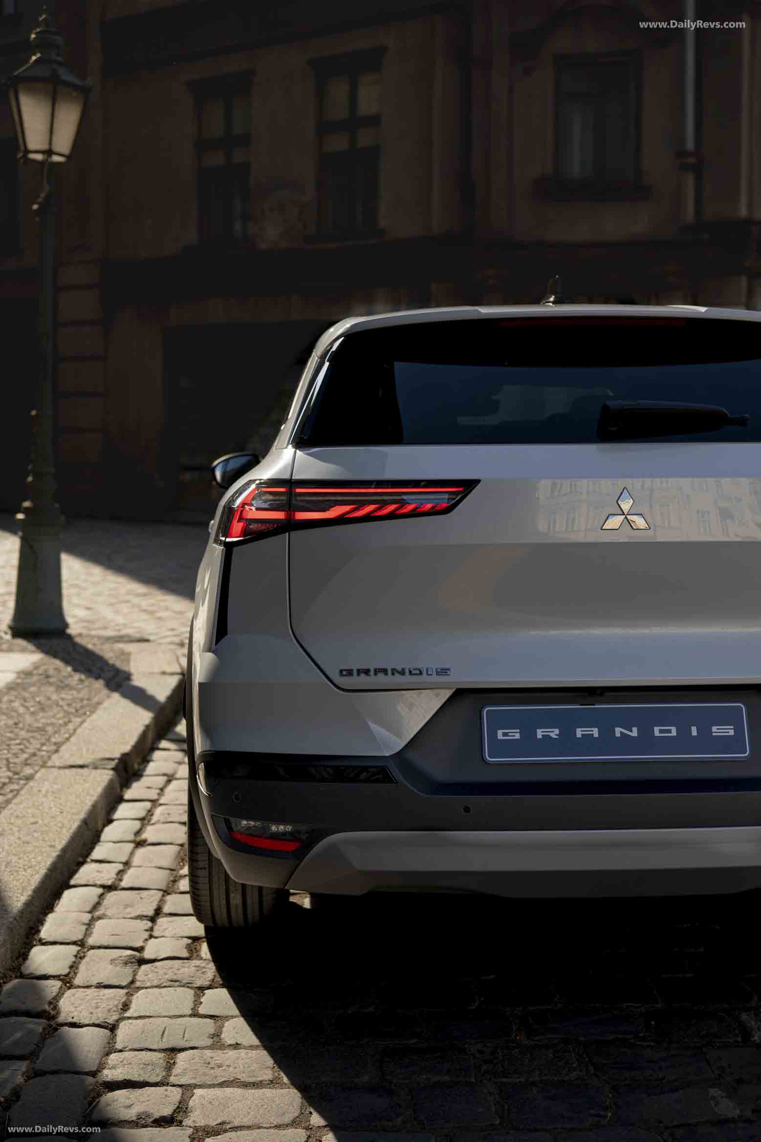 2025 Mitsubishi Grandis - Smart Family SUV