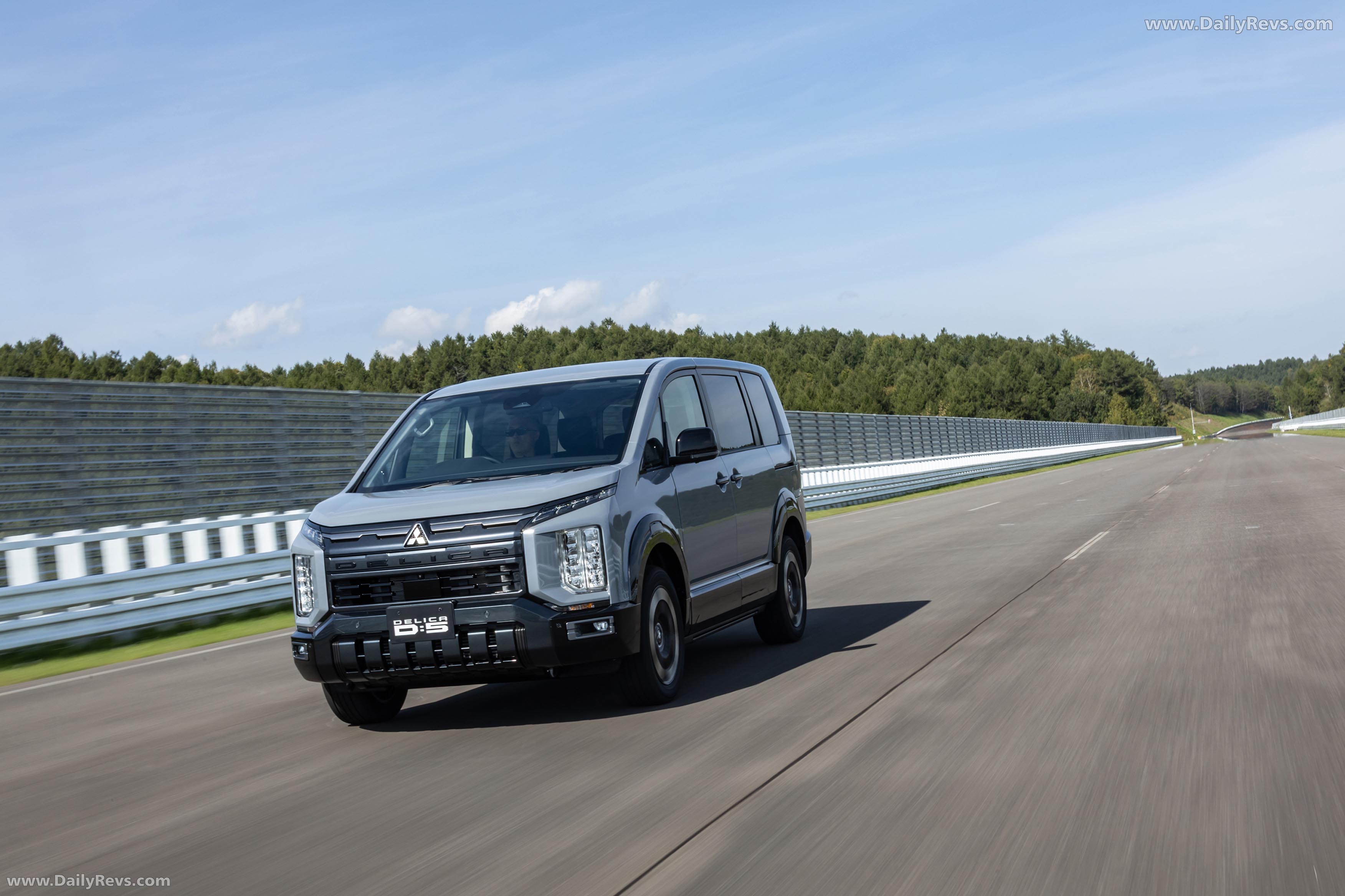 2025 Mitsubishi Delica D5 Prototype - MPV With SUV-inspired design cues ...