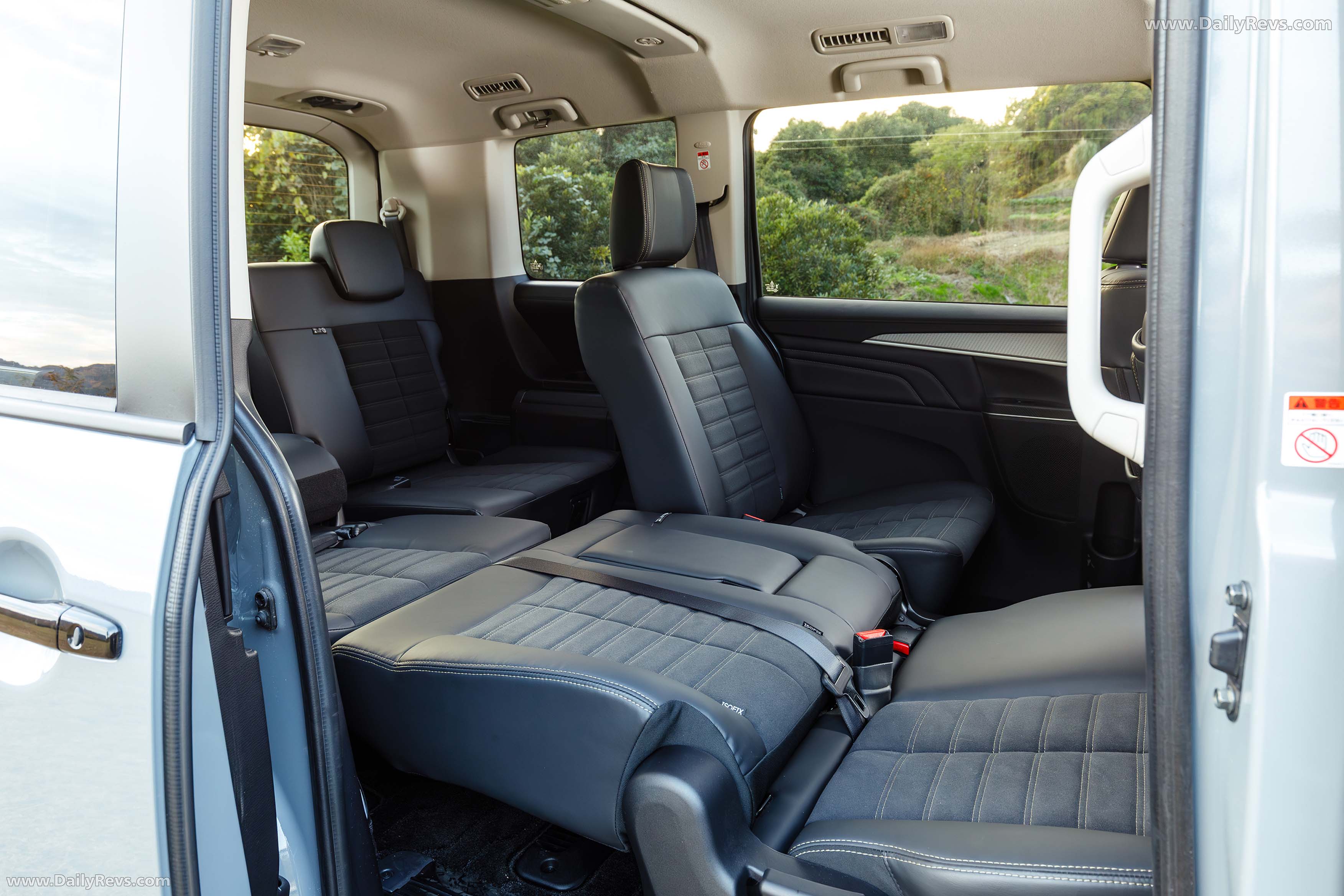2026 Mitsubishi Delica D5: Enhanced Driving Performance Elevates the ...