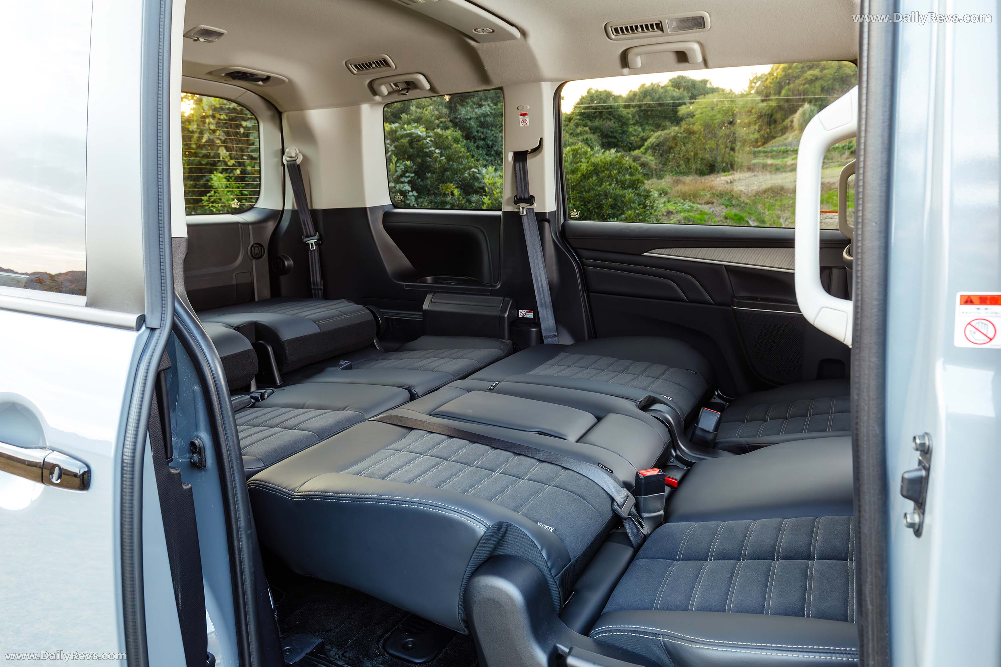2026 Mitsubishi Delica D5: Enhanced Driving Performance Elevates the ...