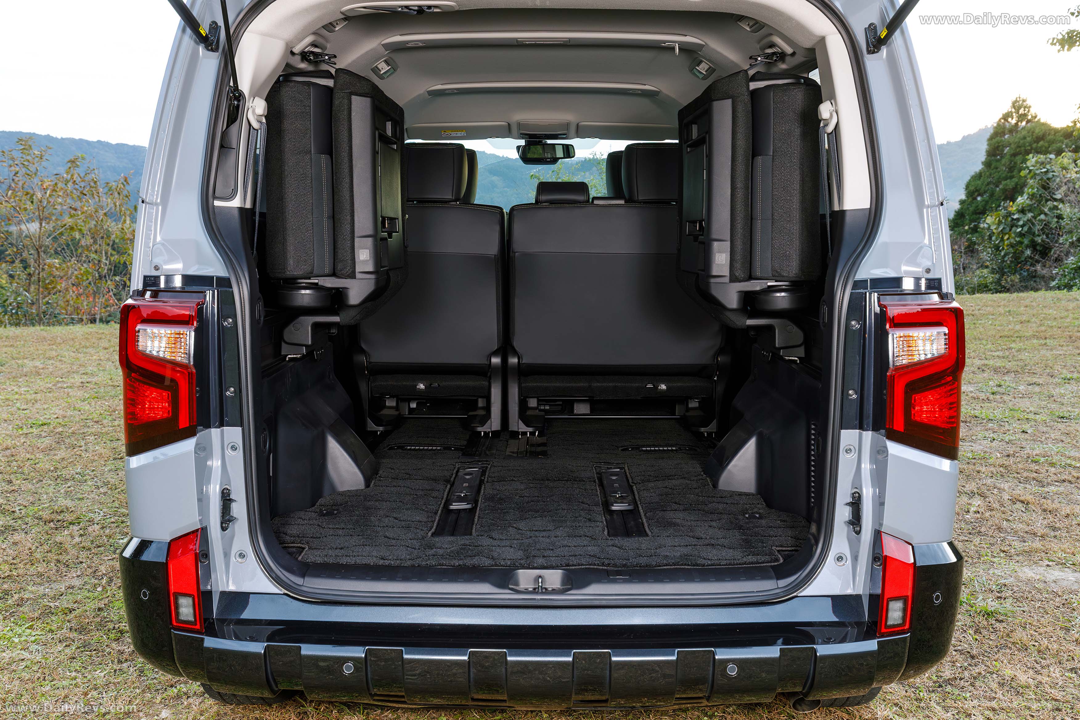 2026 Mitsubishi Delica D5: Enhanced Driving Performance Elevates the ...