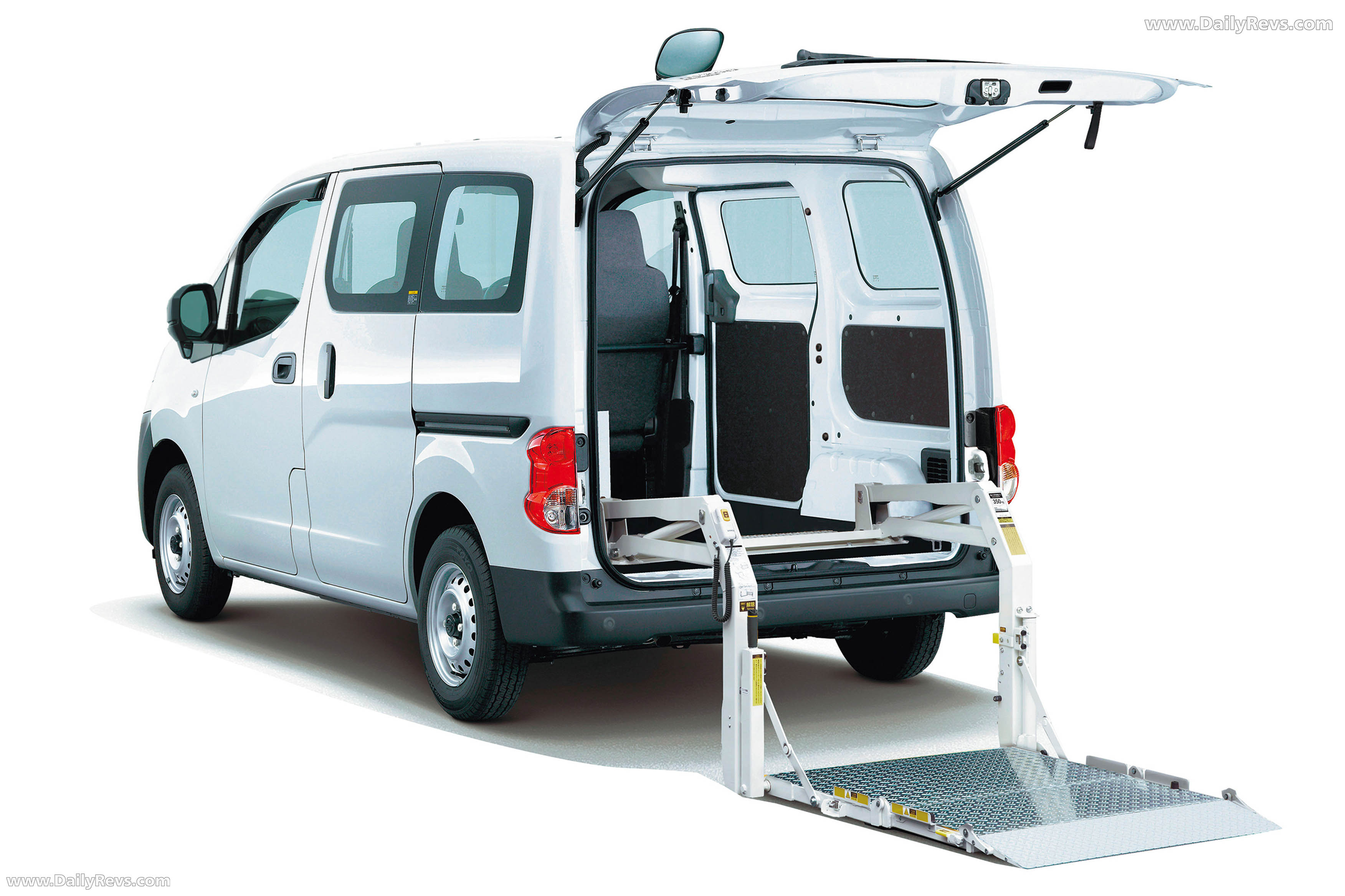 2025 Nissan NV200 Barnett: Spacious Commercial Van Designed for Maximum ...