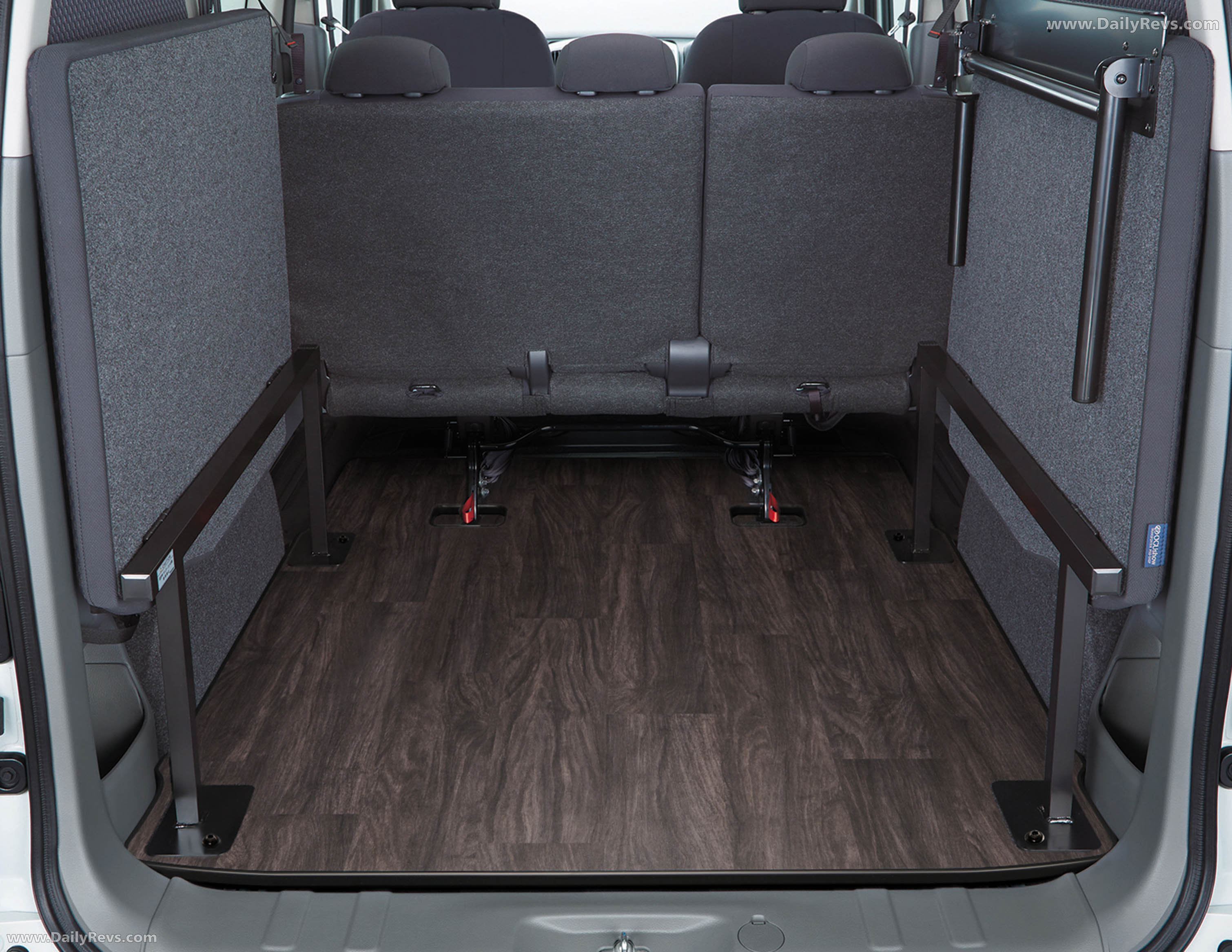 2025 Nissan NV200 Barnett: Spacious Commercial Van Designed for Maximum ...