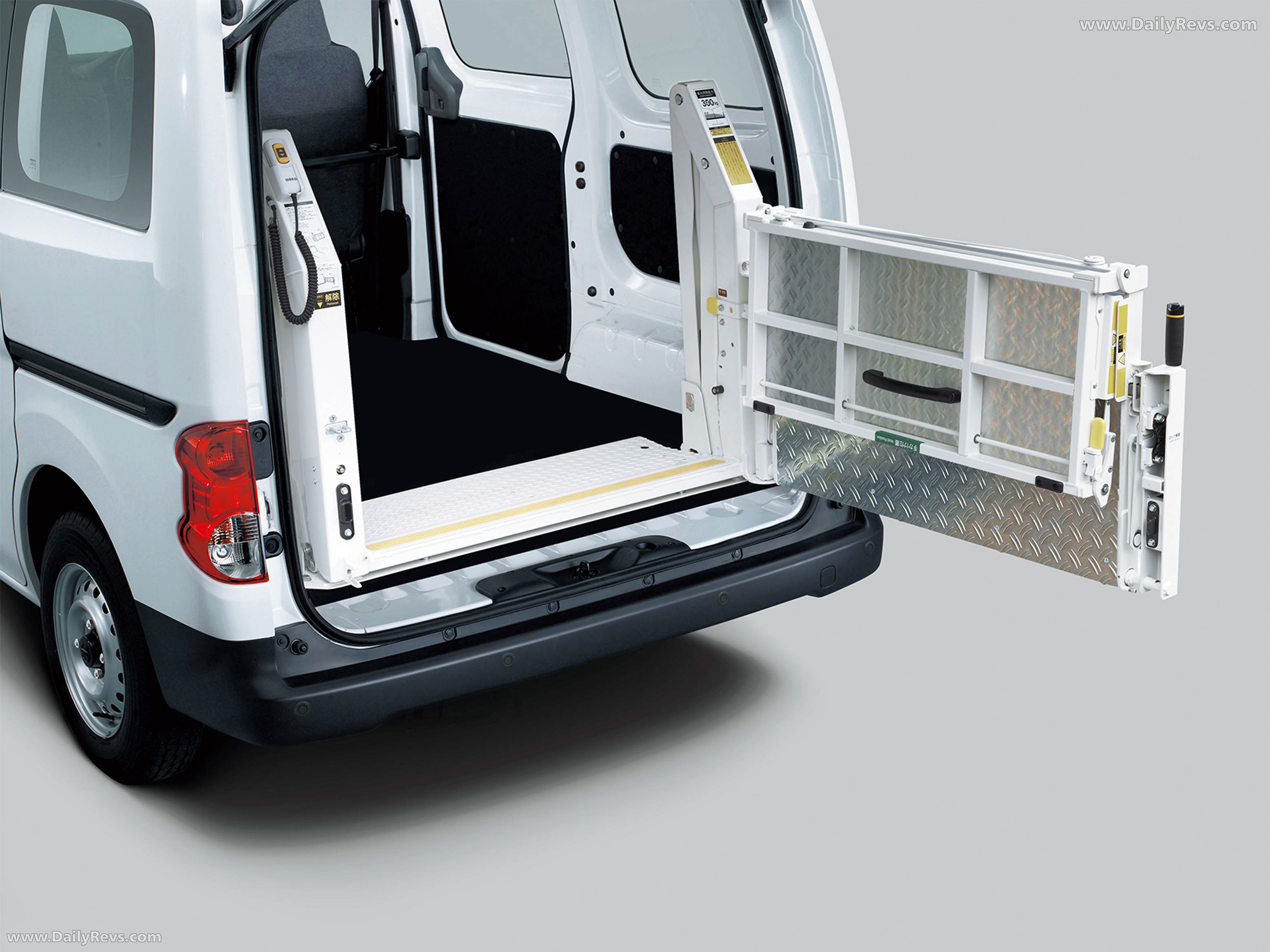 2025 Nissan NV200 Barnett: Spacious Commercial Van Designed for Maximum ...