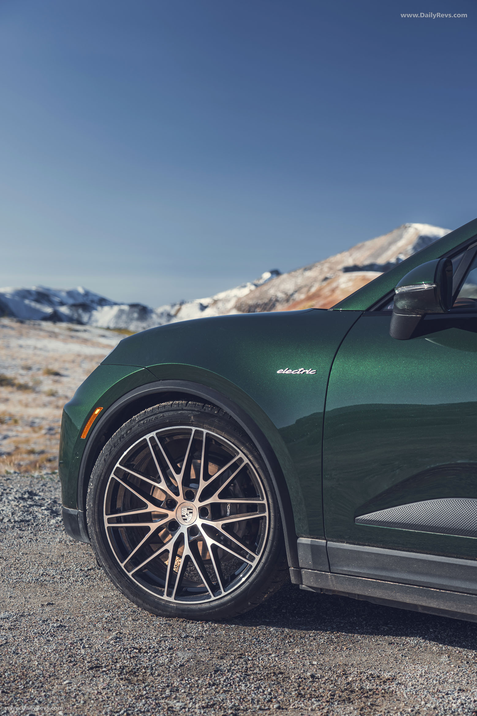 2025 Porsche Macan 4 Oak Green - Next Step in Porsche’s Electrification ...